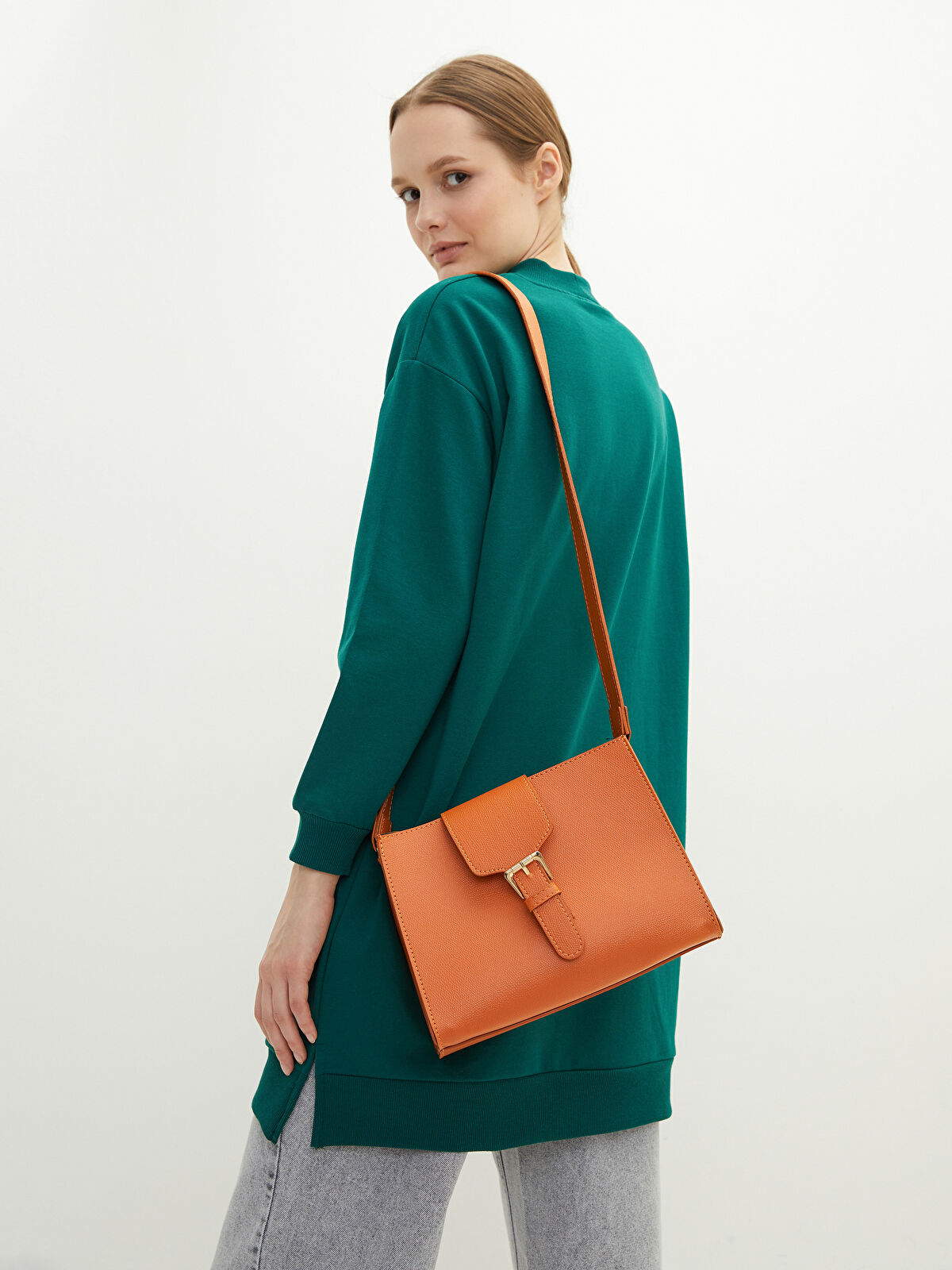 Deri Görünümlü Ayarlanabilir Askılı Kadın Kol Çantası 27x21x15 Cm Deri Görünümlü Ayarlanabilir Askılı Kadın Kol Çantası 27x21x15 Cm