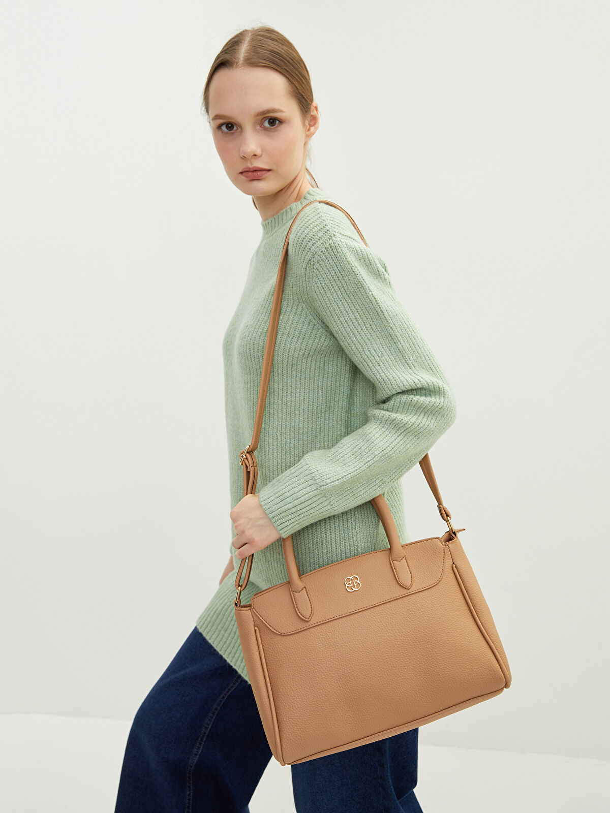 Deri Görünümlü Askılı Kadın Kol Çantası