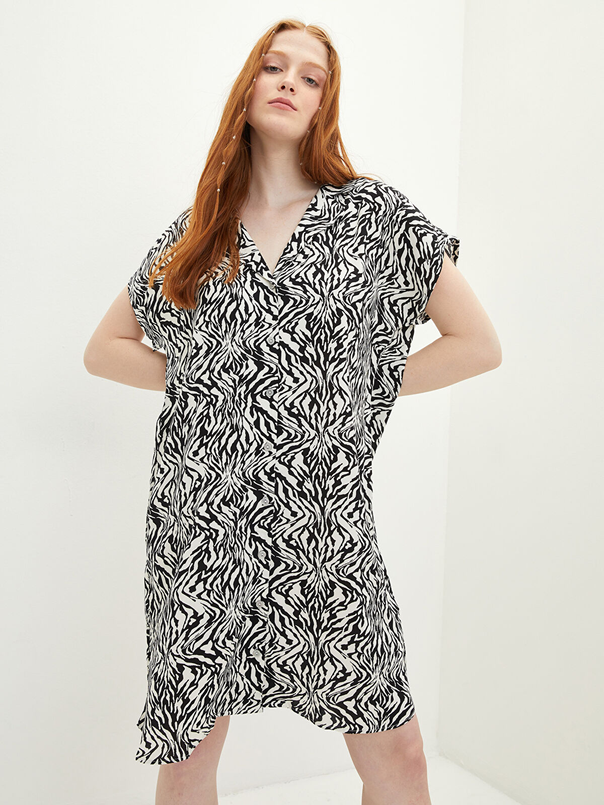 LCW DREAM Gömlek Yaka Desenli Kısa Kollu Vual Kumaş Kadın Plaj Elbisesi