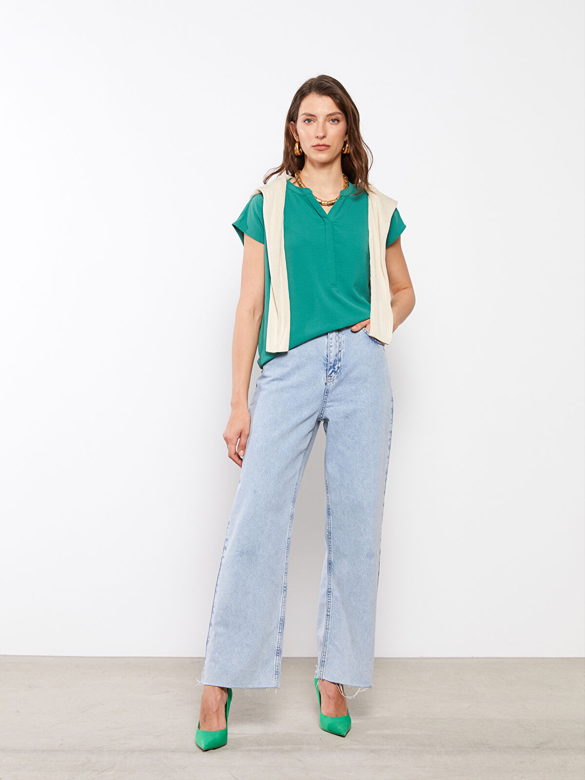 LCW CLASSIC Kaçık Yaka Düz Kısa Kollu Kadın Bluz