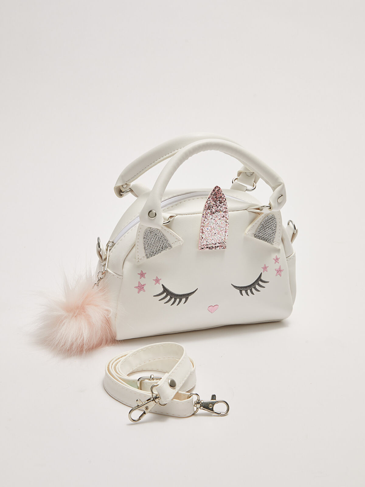 Deri Görünümlü Nakışlı Pelüş Ponpon Detaylı Kız Çocuk Kol Çantası Deri Görünümlü Nakışlı Pelüş Ponpon Detaylı Kız Çocuk Kol Çantası