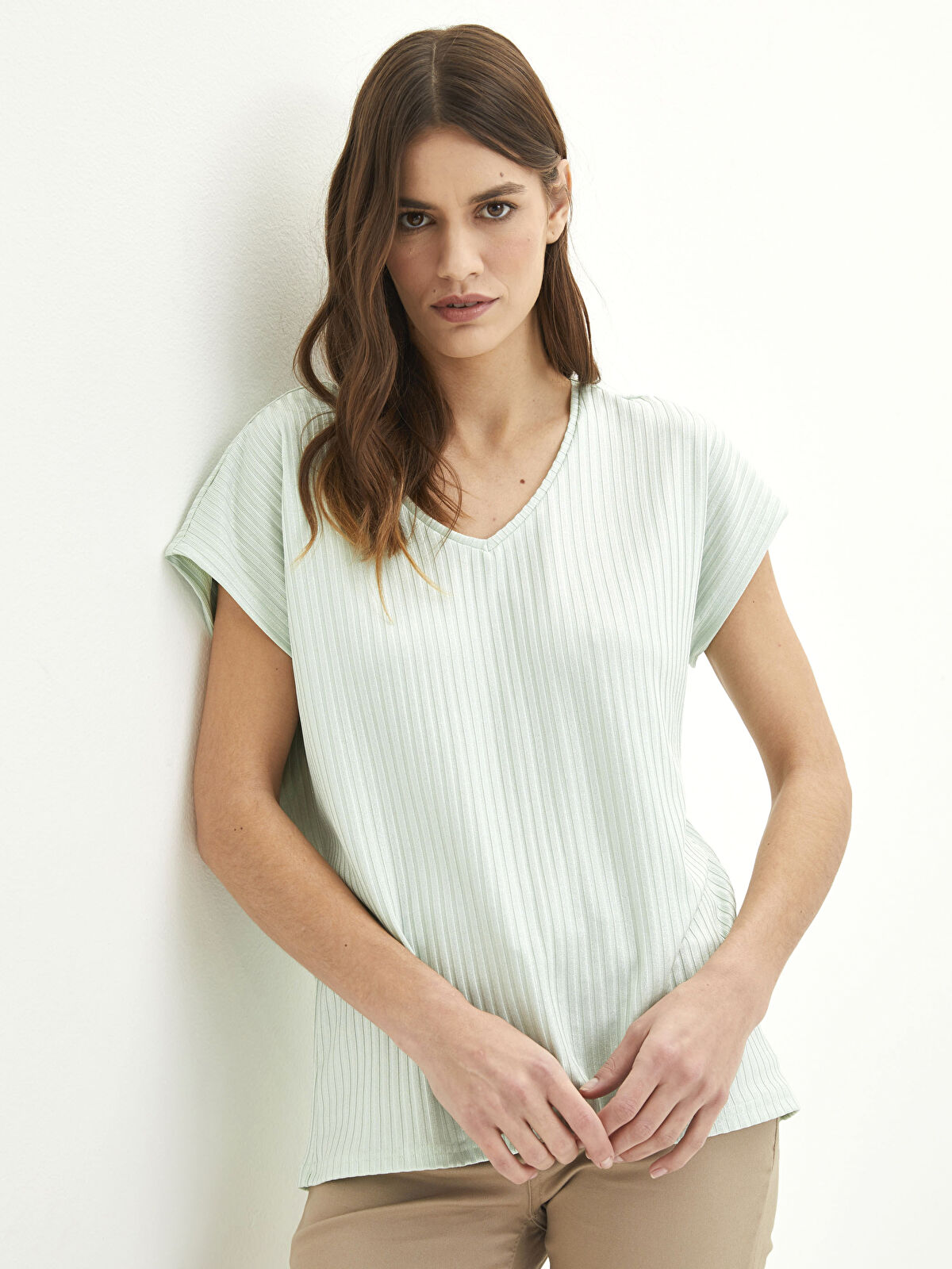 LCW CLASSIC V Yaka Düz Kısa Kollu Penye Kadın Tişört