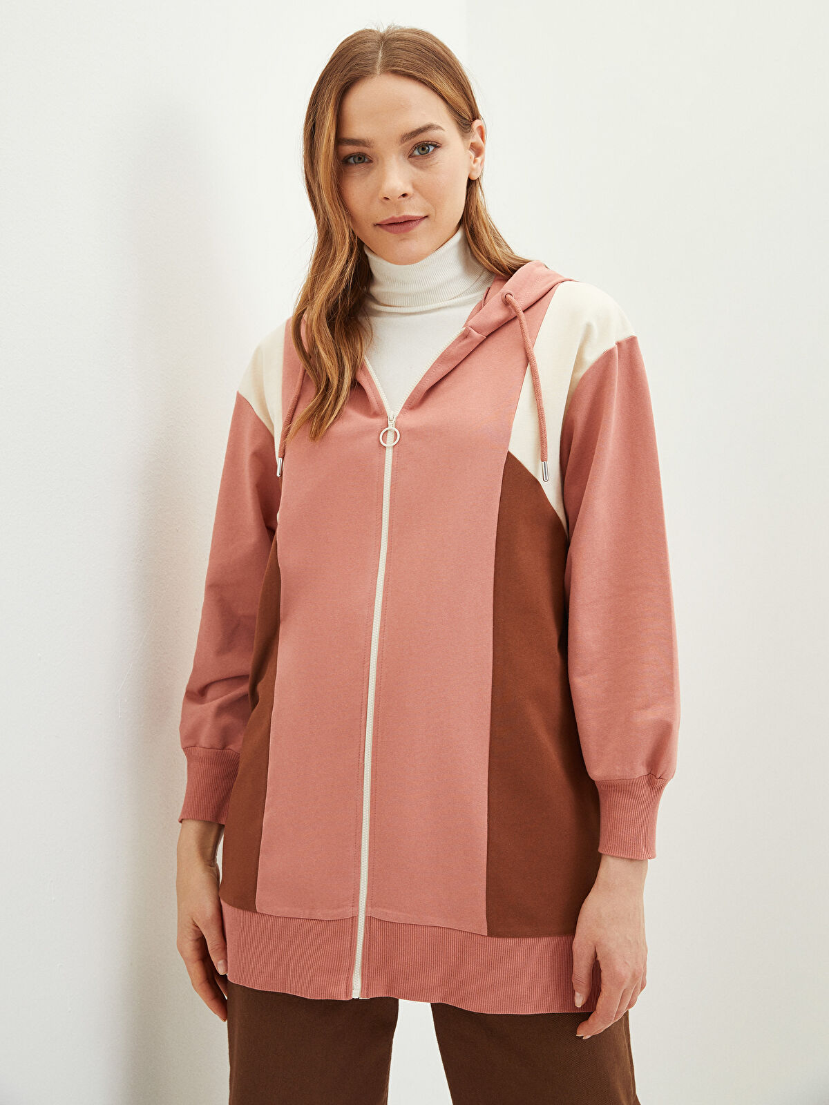 MODEST Kapüşonlu Renk Bloklu Uzun Kollu Oversize Kadın Spor Hırka MODEST Kapüşonlu Renk Bloklu Uzun Kollu Oversize Kadın Spor Hırka