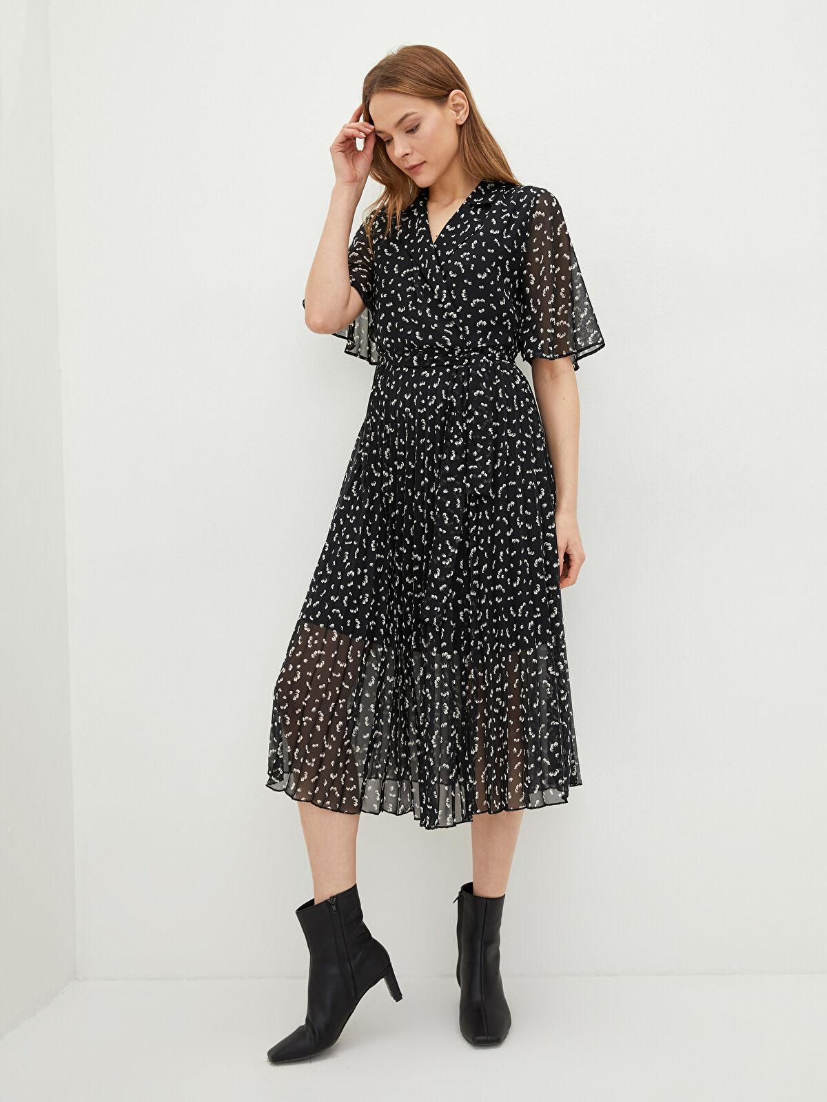 LCW CLASSIC Kruvaze Yaka Desenli Kısa Kollu Kadın Elbise