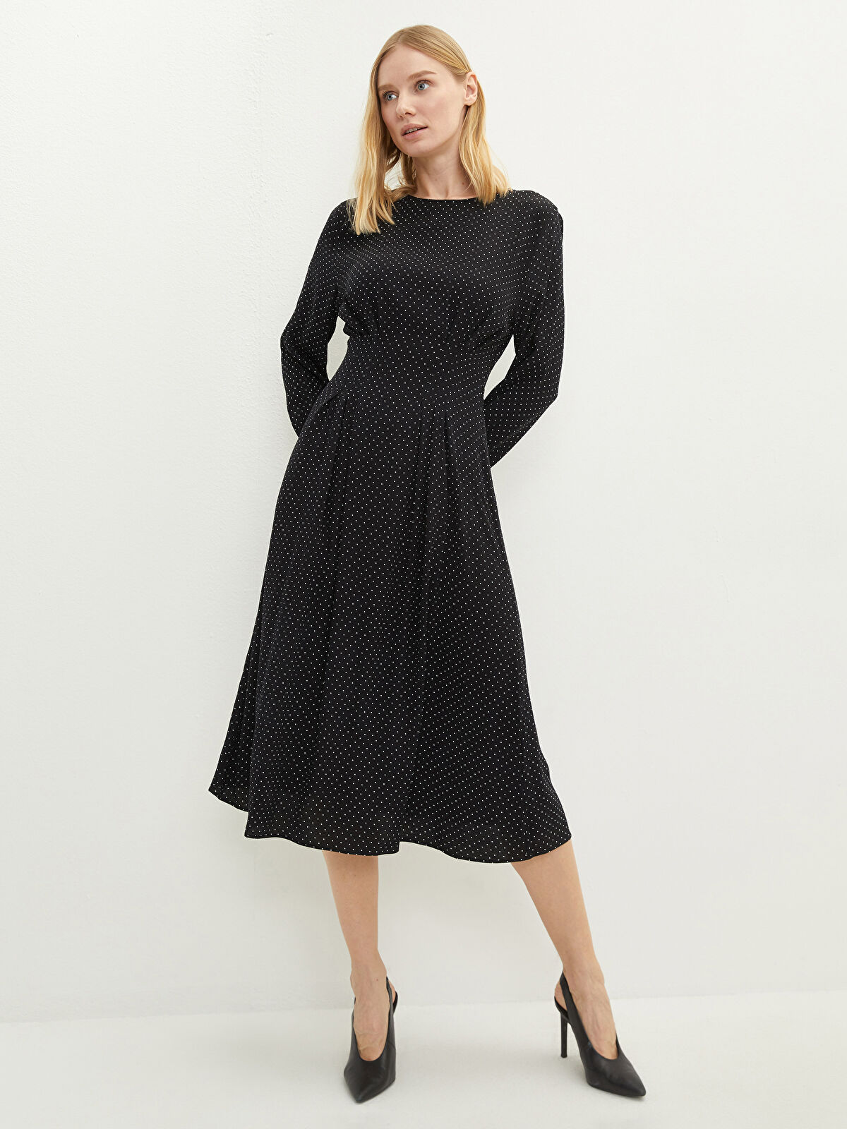LCW CLASSIC Bisiklet Yaka Puantiyeli Uzun Kollu Viskon Kadın Elbise