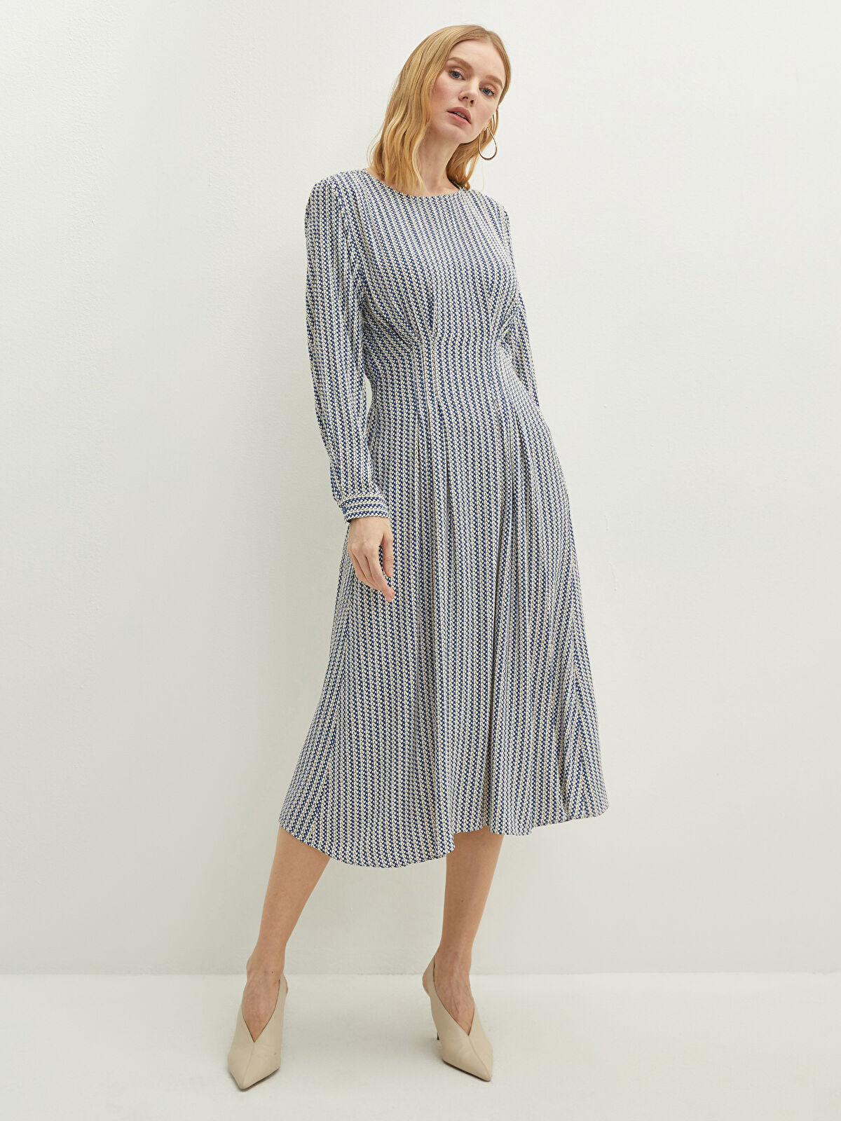 LCW CLASSIC Bisiklet Yaka Puantiyeli Uzun Kollu Viskon Kadın Elbise