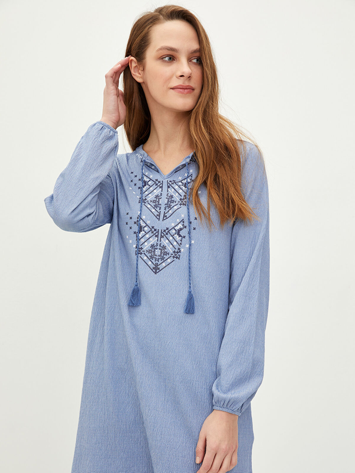 LCW CLASSIC Bağlamalı Yaka Nakışlı Uzun Kollu Kadın Tunik