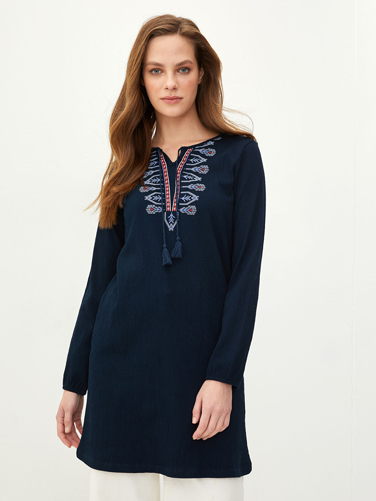 LCW CLASSIC Bağlamalı Yaka Nakışlı Uzun Kollu Kadın Tunik