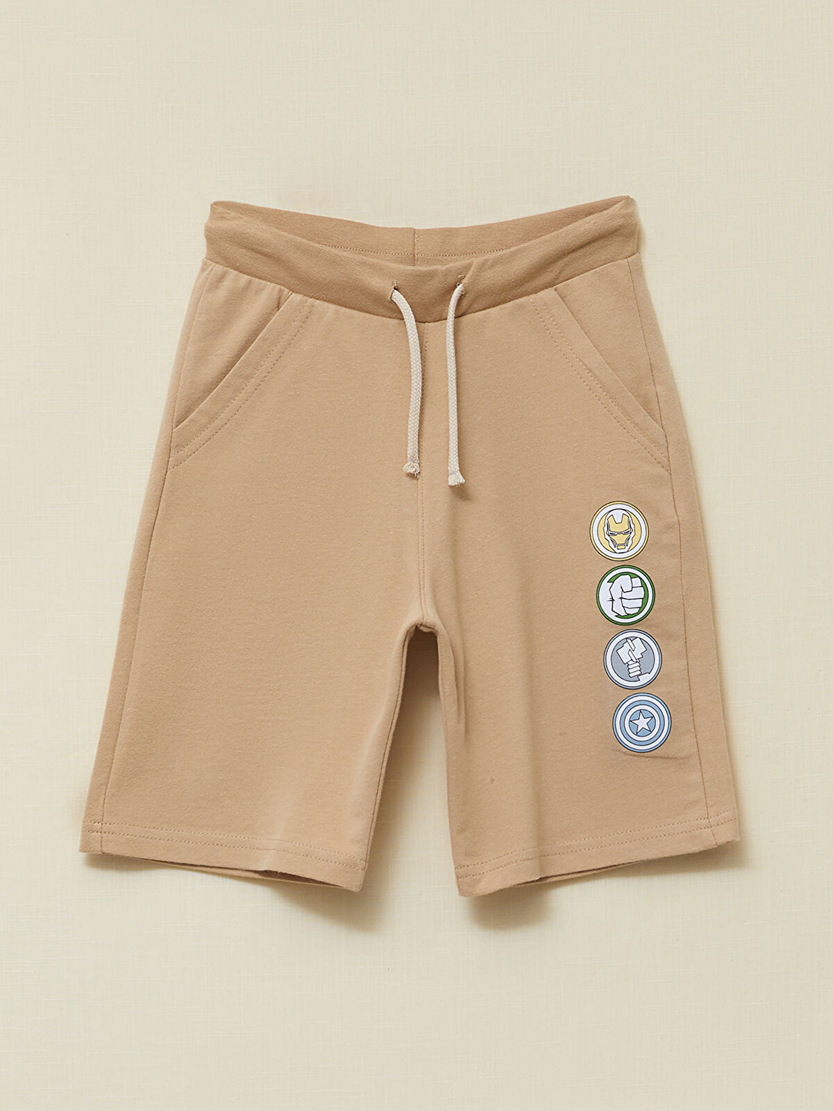 LCW GREEN Beli Lastikli Avengers Baskılı Organik Pamuklu Erkek Çocuk Bermuda LCW GREEN Beli Lastikli Avengers Baskılı Organik Pamuklu Erkek Çocuk Bermuda