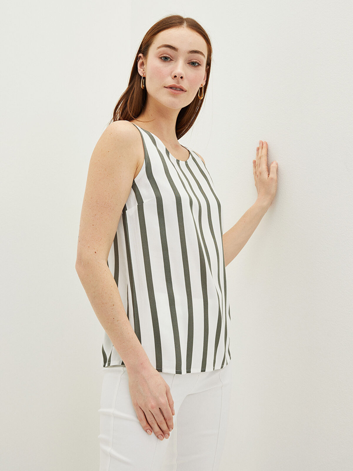 Bisiklet Yaka Çiçekli Kolsuz Viskon Kadın Bluz