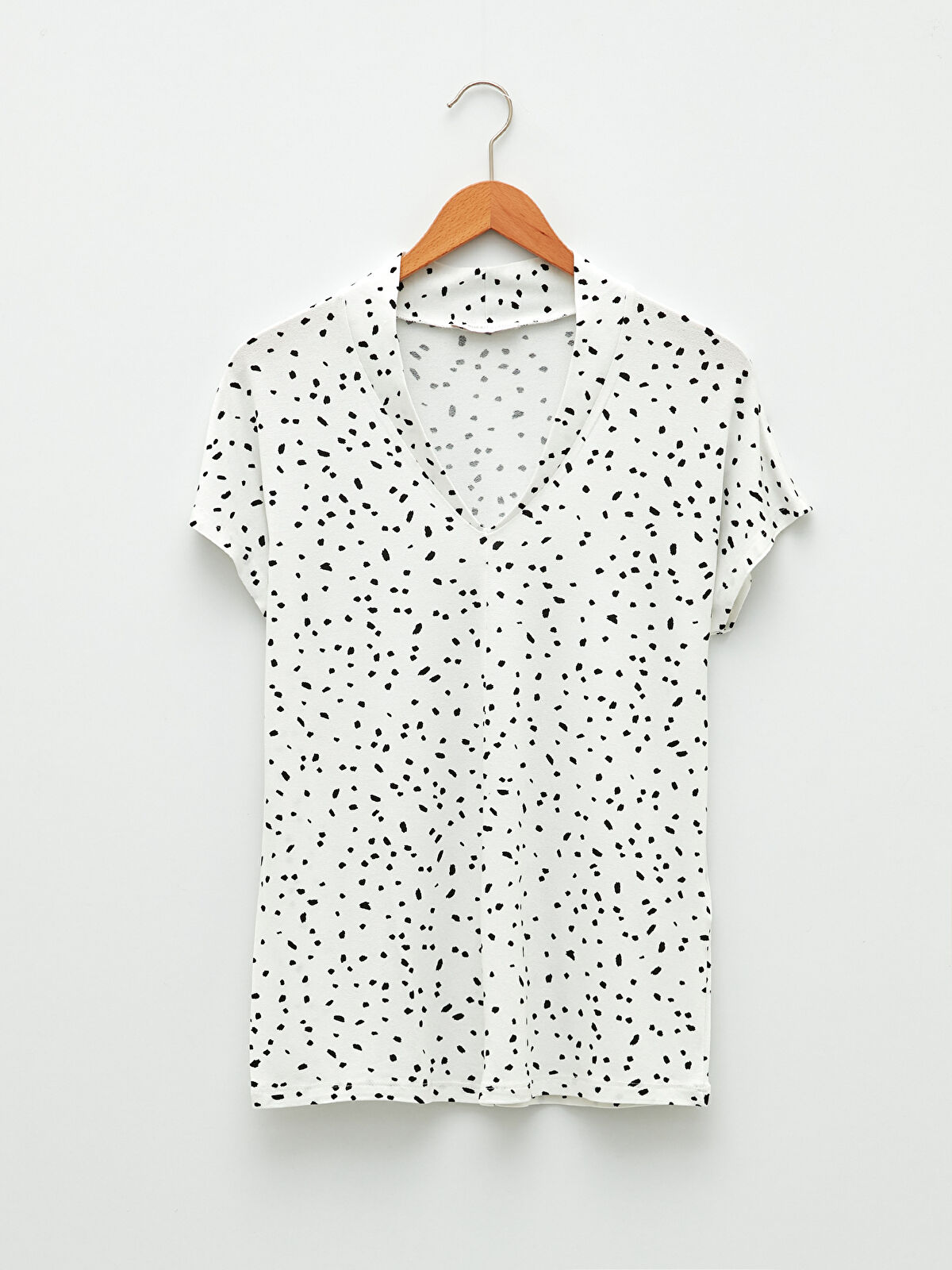 LCW CLASSIC V Yaka Desenli Kısa Kollu Krep Kadın Bluz