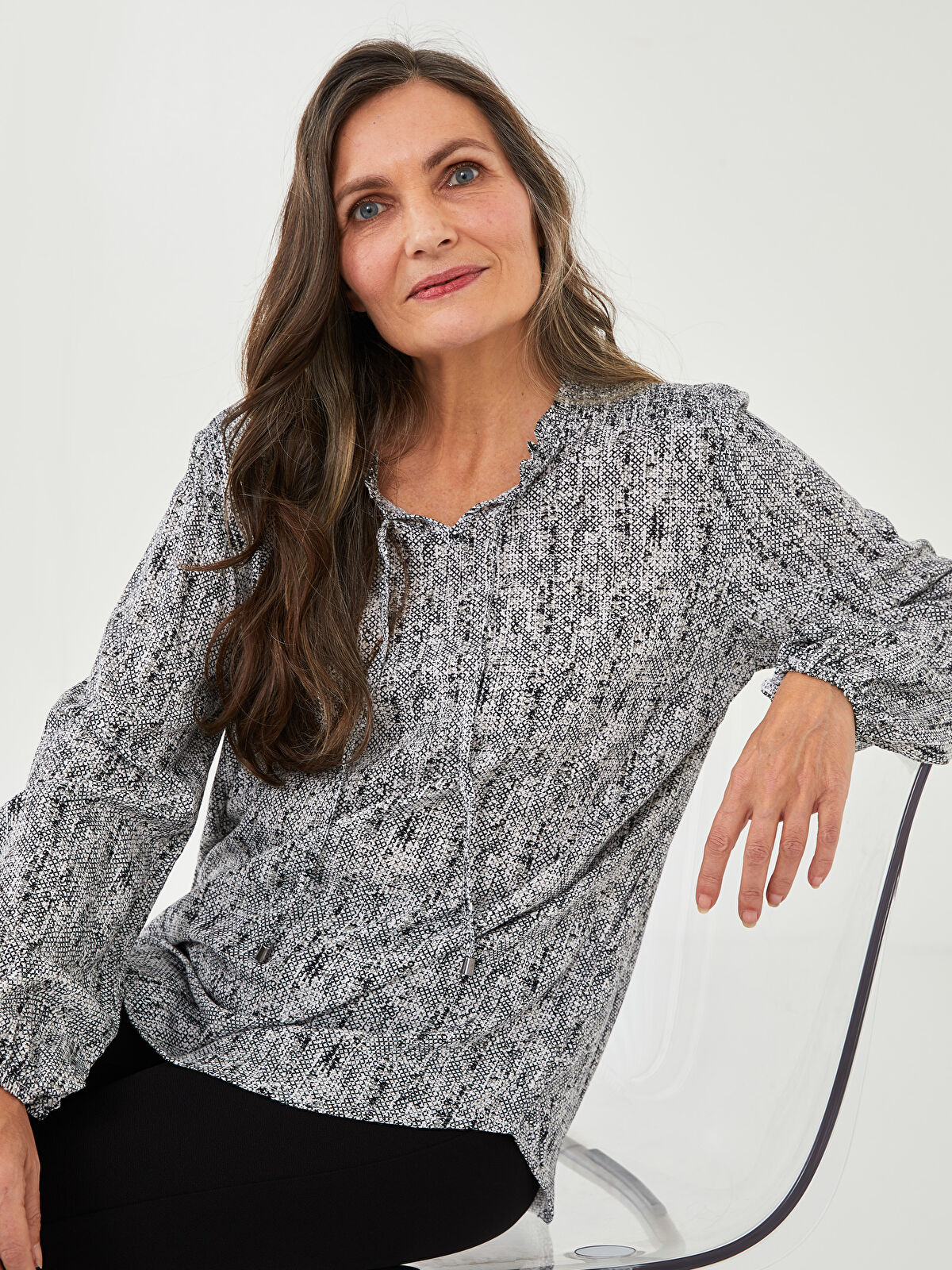 LCW GRACE Fırfırlı Bağlamalı Yaka Desenli Uzun Kollu Viskon Kadın Bluz
