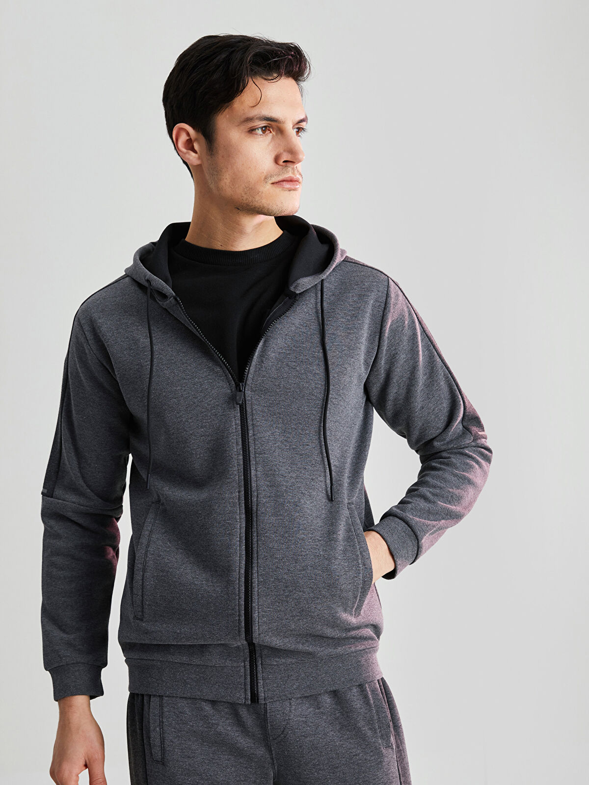 LCW SPORTS Standart Kalıp Kapüşonlu Erkek Spor Hırka LCW SPORTS Standart Kalıp Kapüşonlu Erkek Spor Hırka