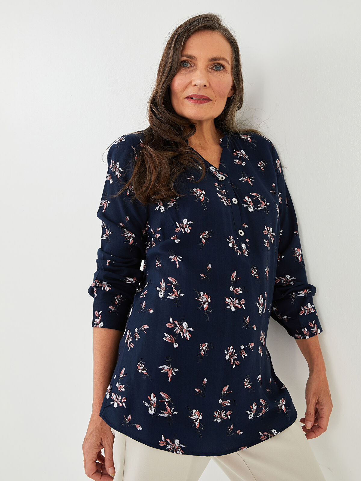 LCW GRACE Kaçık Yaka Çiçekli Uzun Kollu Viskon Kadın Bluz