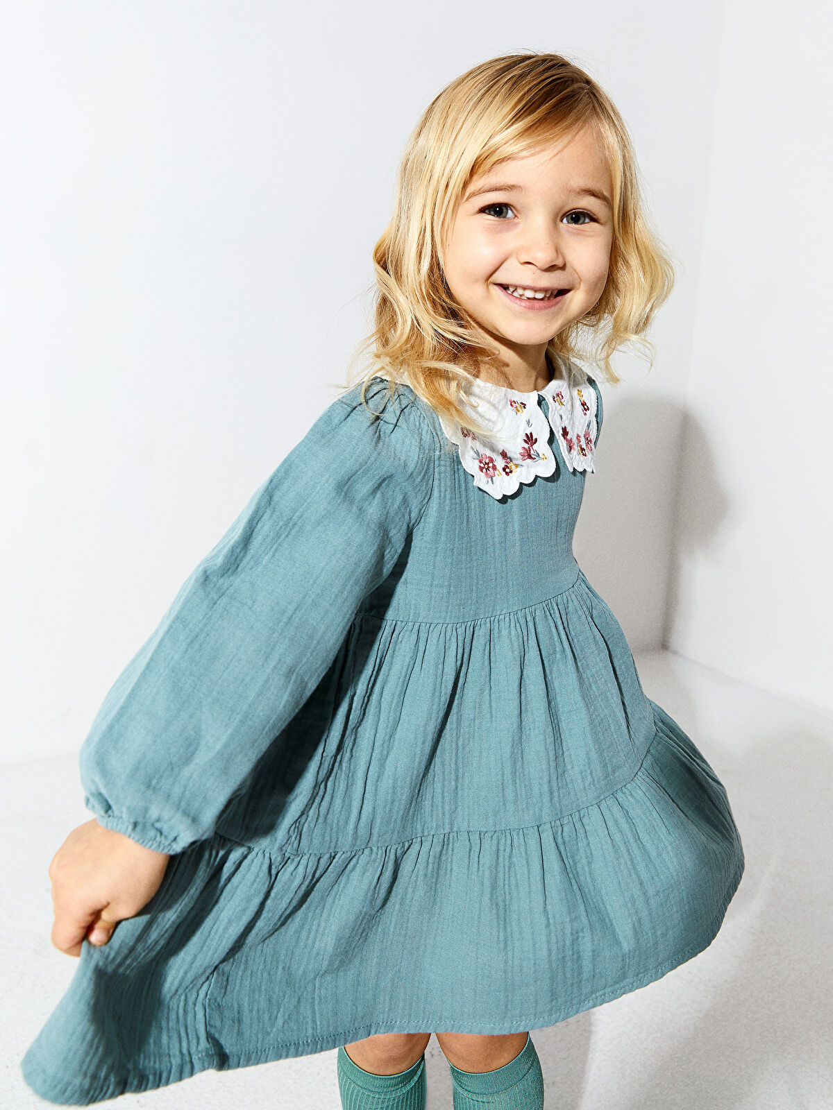 Bebe Yaka Uzun Kollu Nakış Detaylı Kız Bebek Elbise