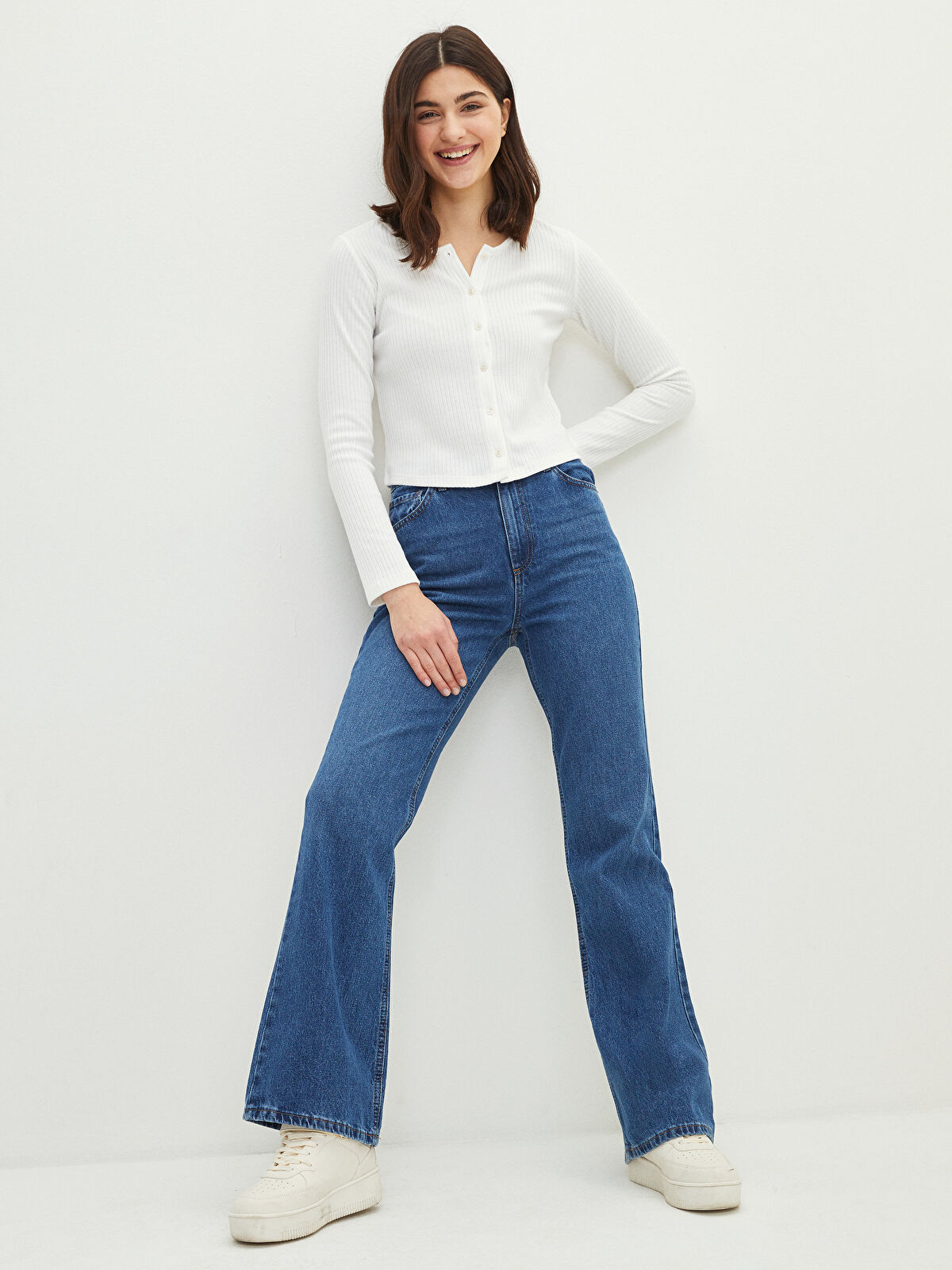 Yüksek Bel Slim Fit Cep Detaylı Geniş Paça Rodeo Kadın Jean Pantolon Yüksek Bel Slim Fit Cep Detaylı Geniş Paça Rodeo Kadın Jean Pantolon