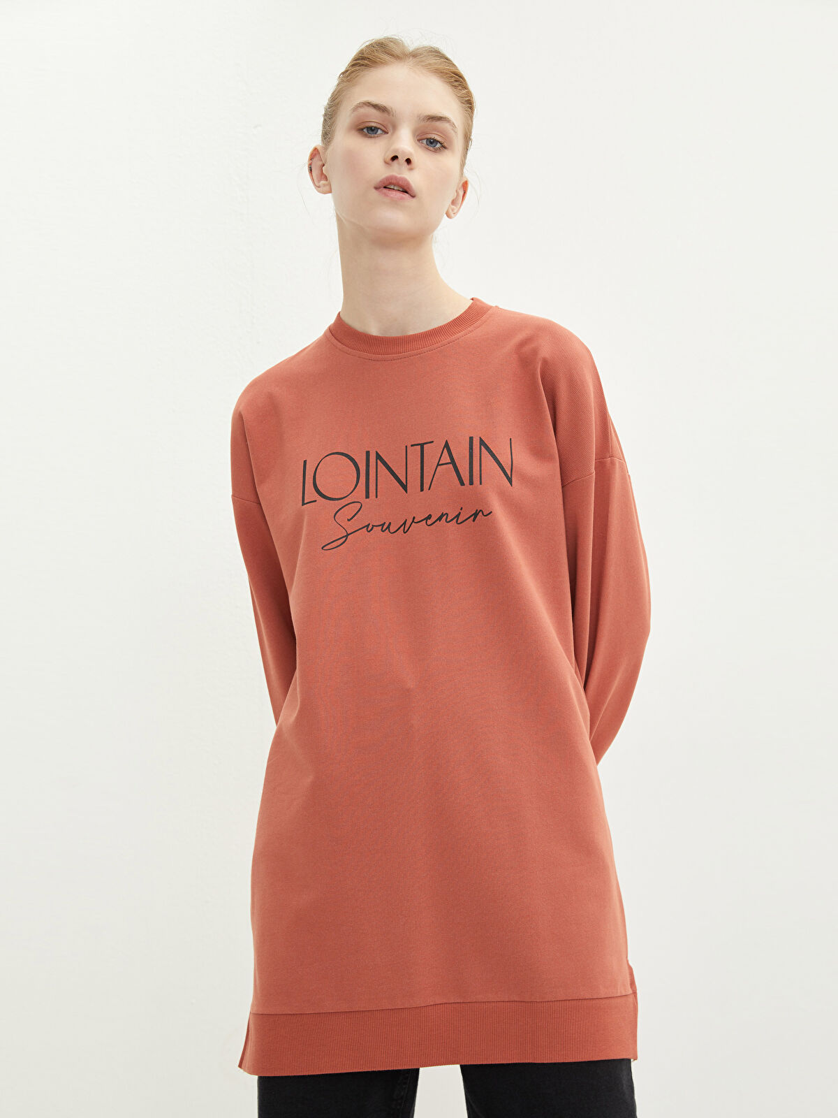 MODEST Bisiklet Yaka Yazı Baskılı Uzun Kollu Oversize Kadın Tunik