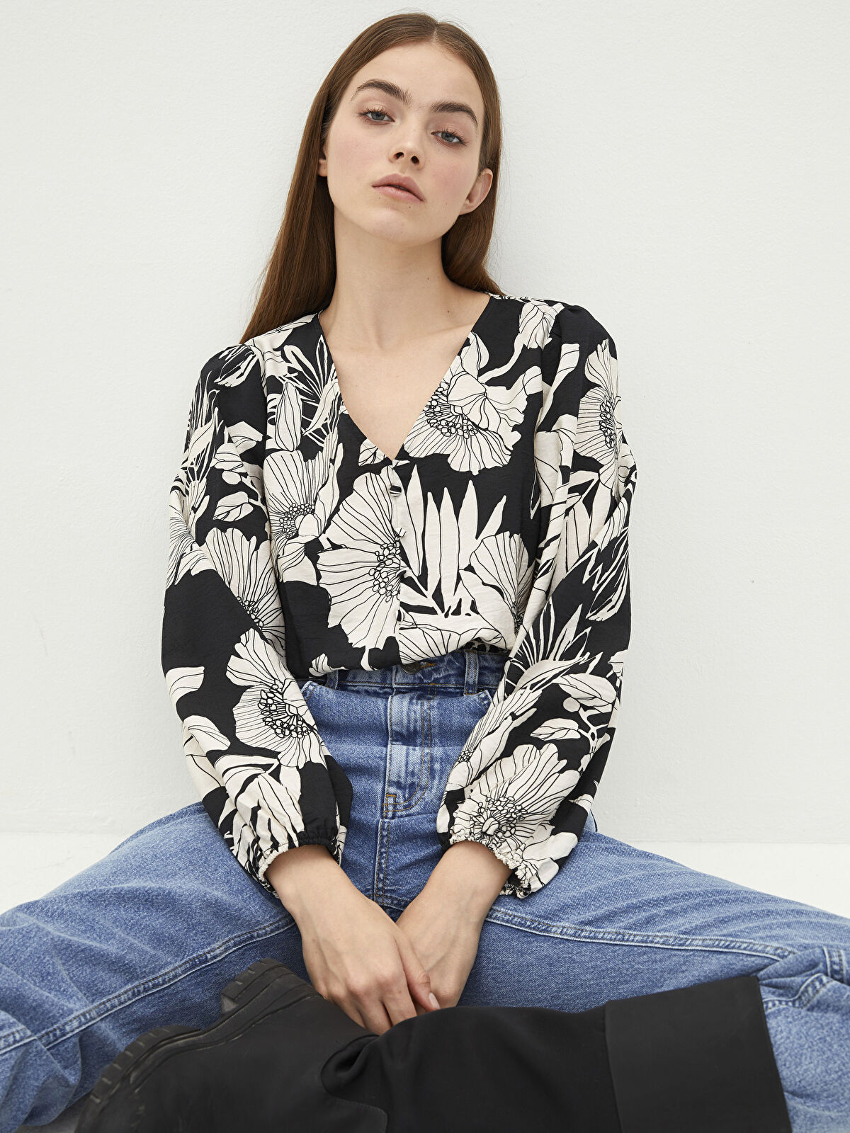 LCW VISION V Yaka Çiçekli Uzun Kollu Maroken Kumaş Kadın Bluz