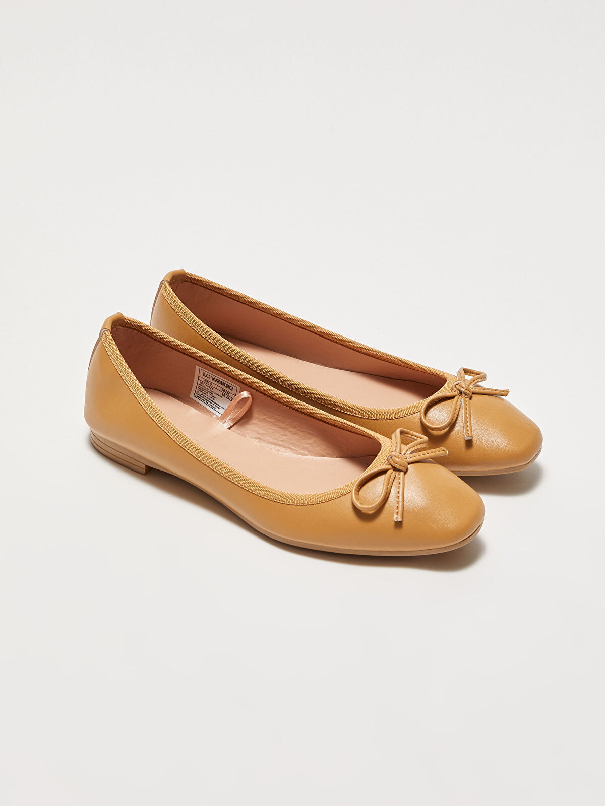 Deri Görünümlü Fiyonklu Kadın Babet