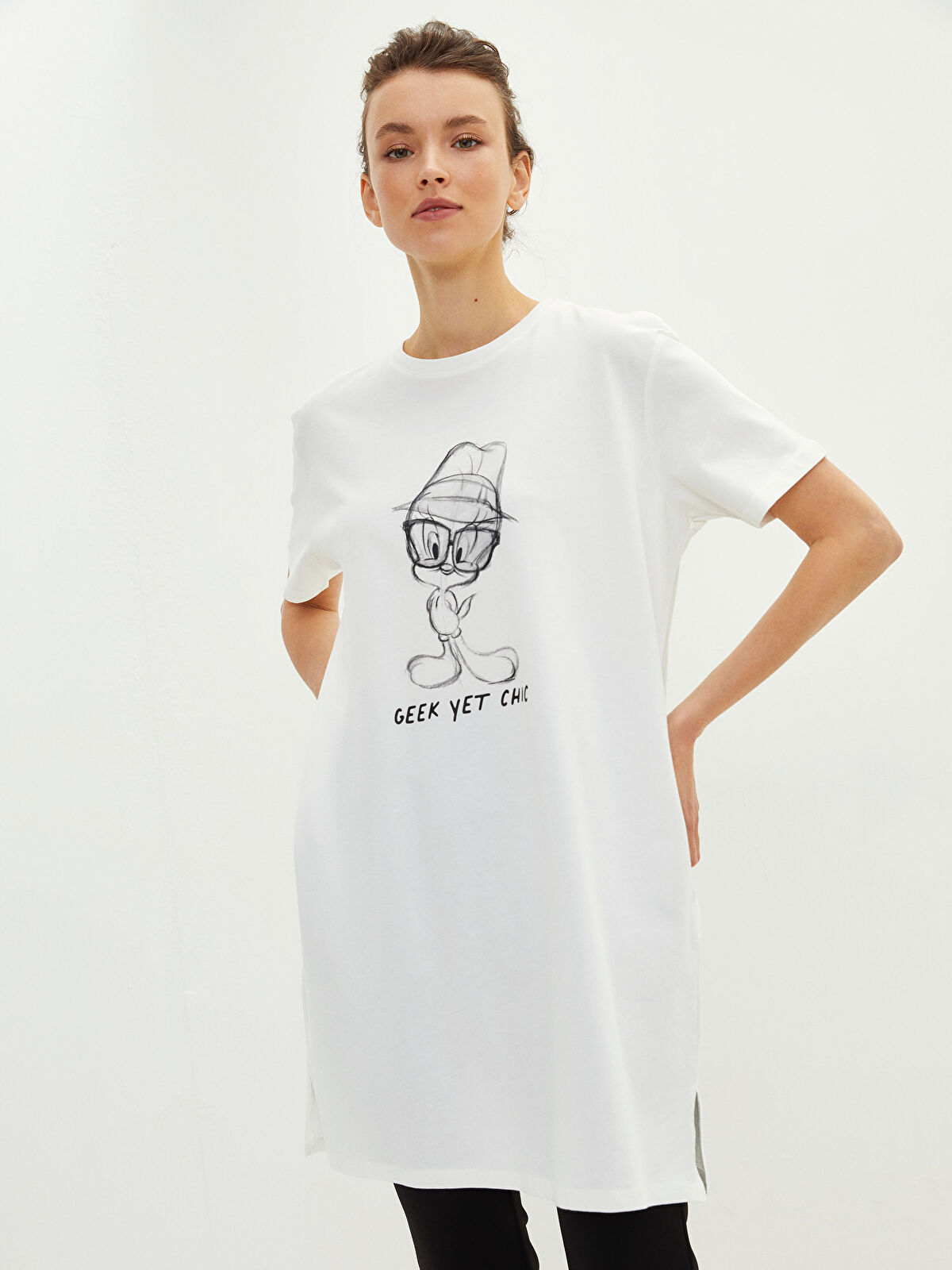 MODEST Bisiklet Yaka Tweety Baskılı Kısa Kollu Pamuklu Kadın Tunik