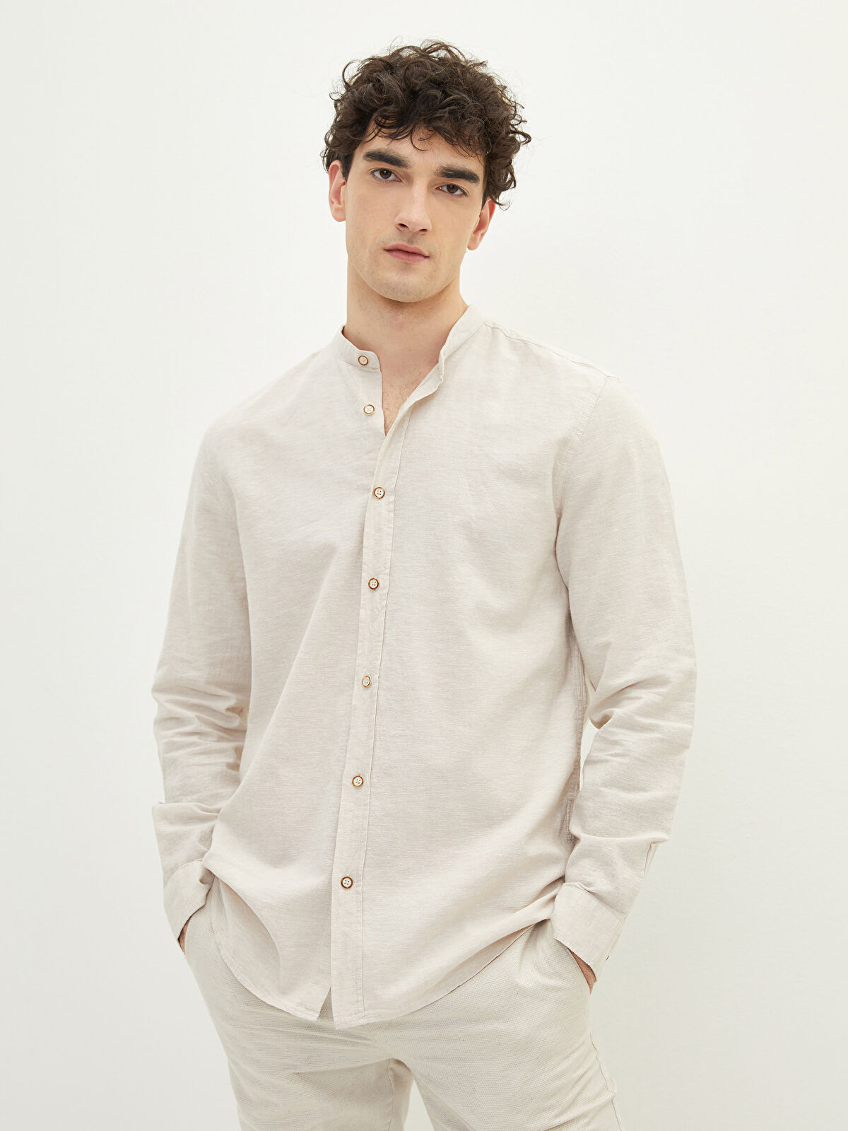 LCW CASUAL Regular Fit Hakim Yaka Uzun Kollu Poplin Erkek Gömlek