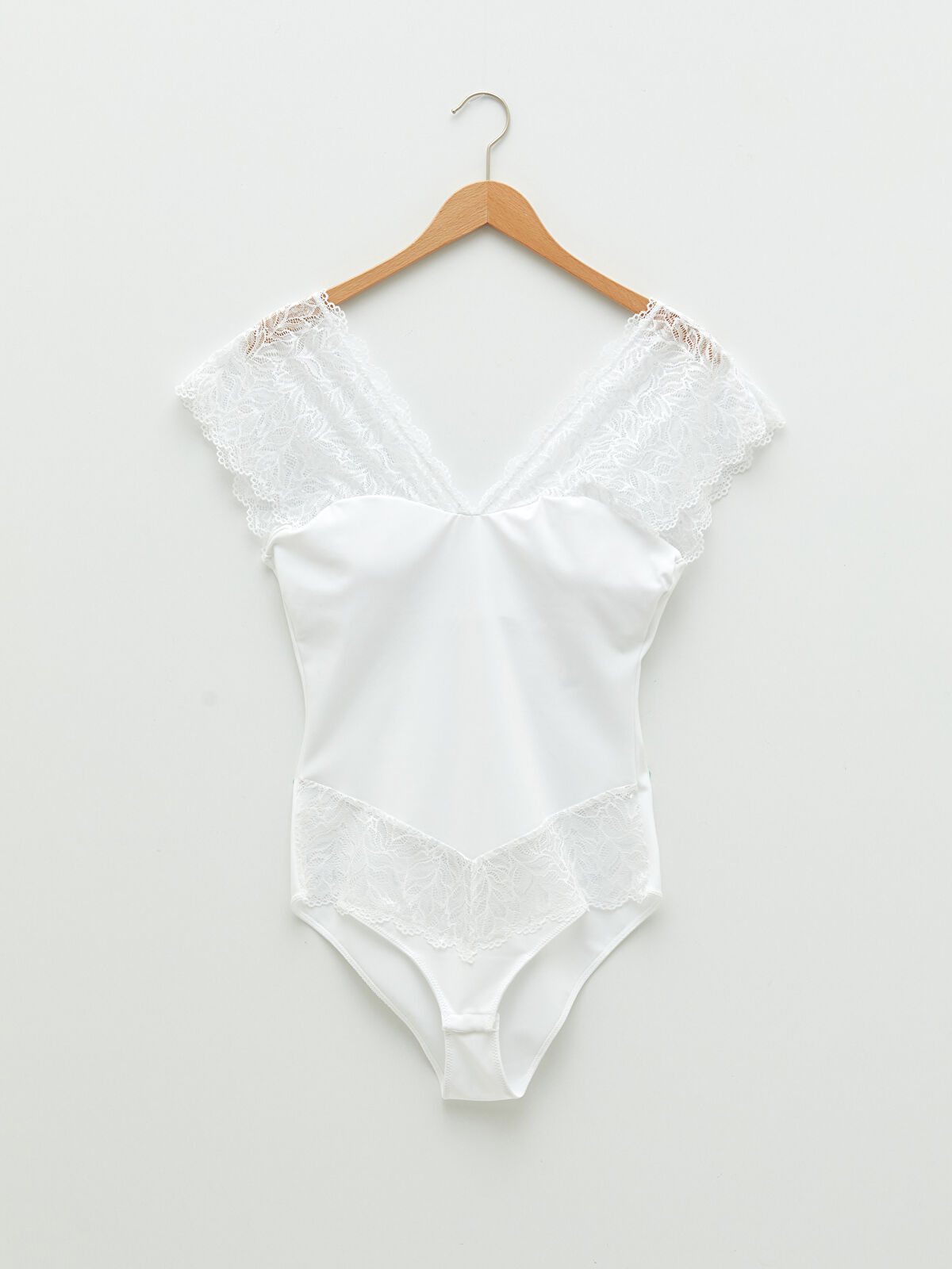 LCW DREAM V Yaka Nakışlı Çıtçıtlı Body