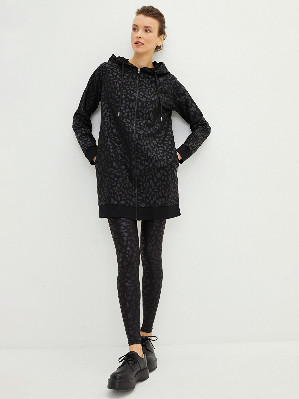 MODEST Beli Lastikli Kendinden Desenli Kadın Tayt Pantolon MODEST Beli Lastikli Kendinden Desenli Kadın Tayt Pantolon