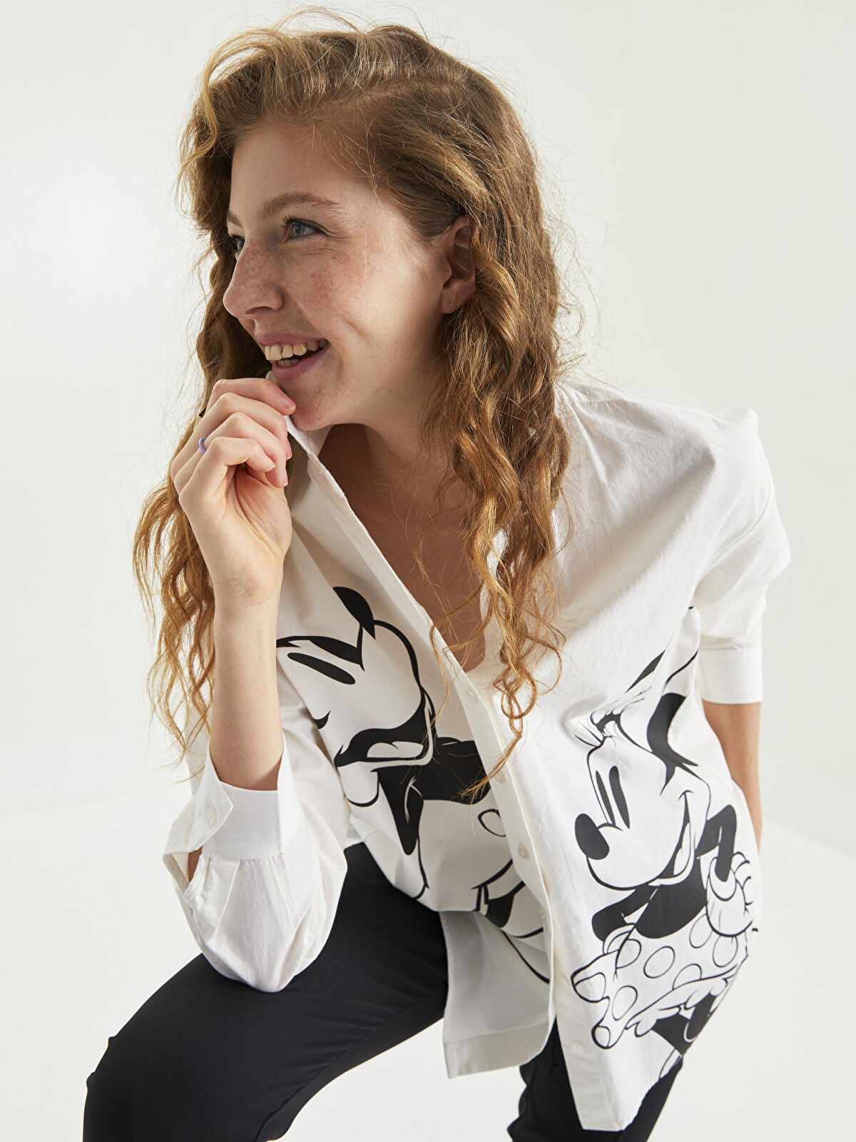 XSIDE Önden Düğme Kapamalı Mickey Mouse Baskılı Uzun Kollu Poplin Kadın Gömlek XSIDE Önden Düğme Kapamalı Mickey Mouse Baskılı Uzun Kollu Poplin Kadın Gömlek