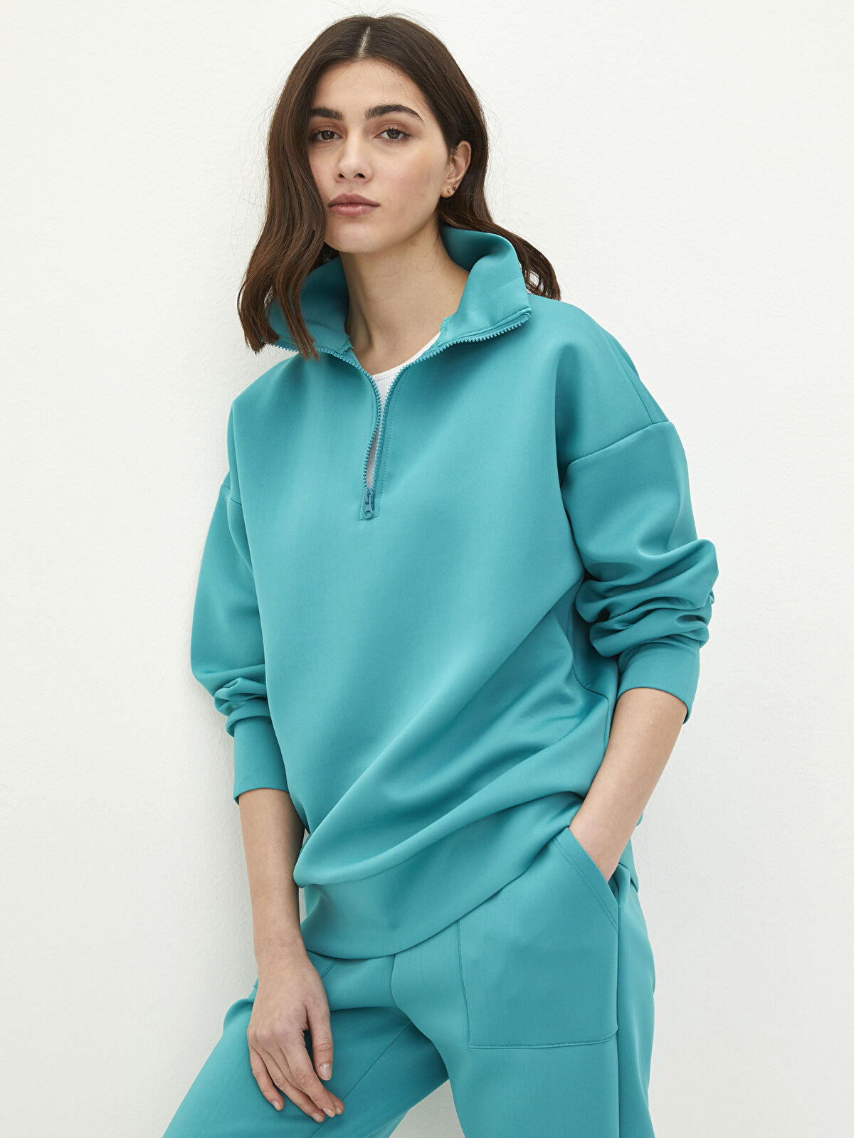 LCW CASUAL Dik Yaka Düz Uzun Kollu Skuba Kumaş Kadın Sweatshirt