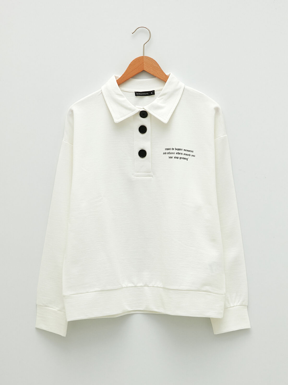 LCW CASUAL Polo Yaka Yazı Baskılı Uzun Kollu Kadın Sweatshirt