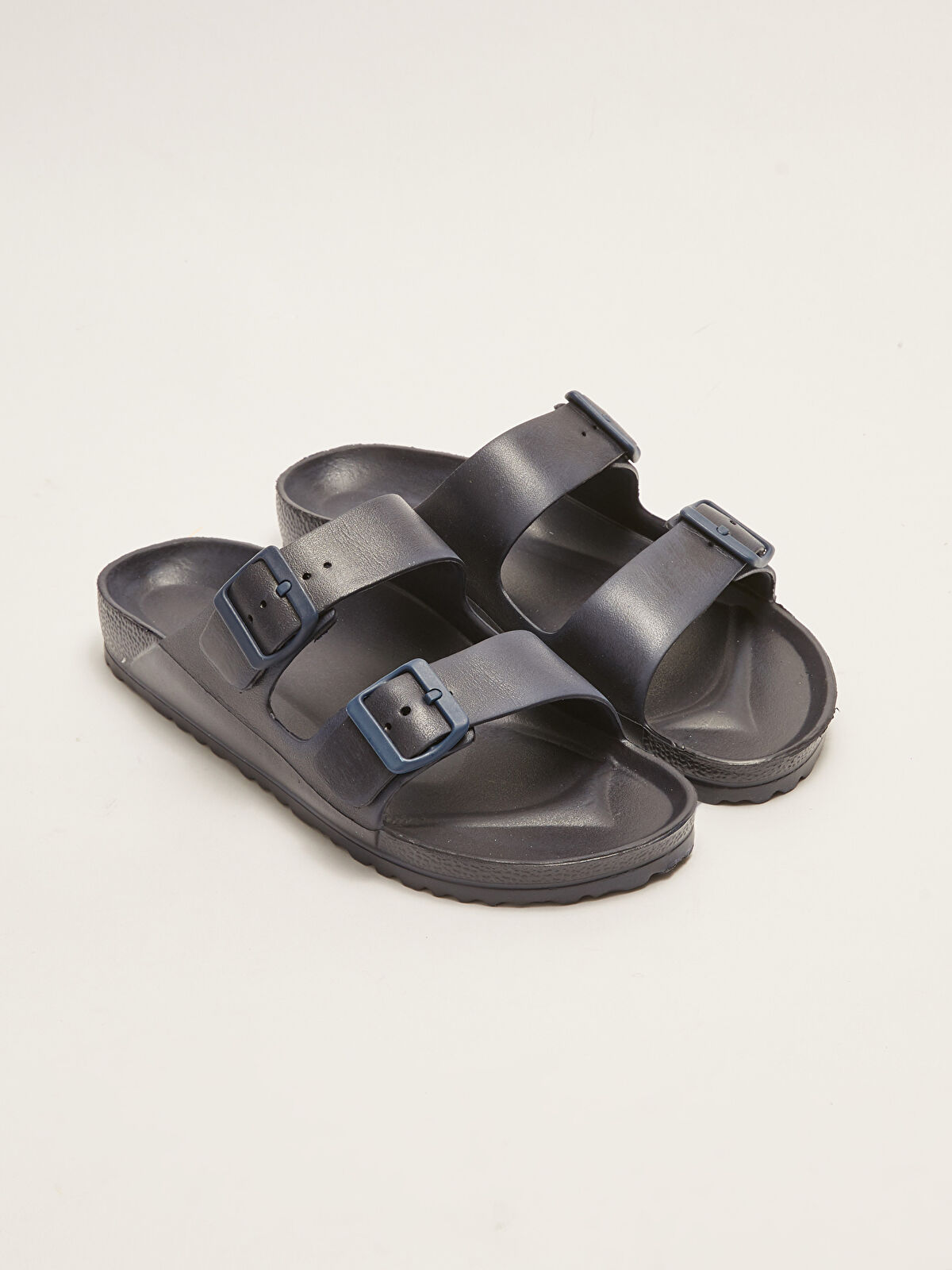 Çift Bantlı Toka Detaylı Erkek Terlik