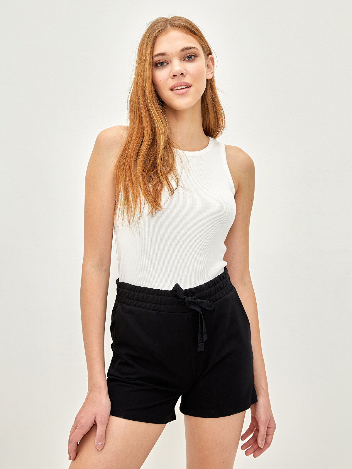 LCW CASUAL Beli Lastikli Düz Cep Detaylı Kadın Şort