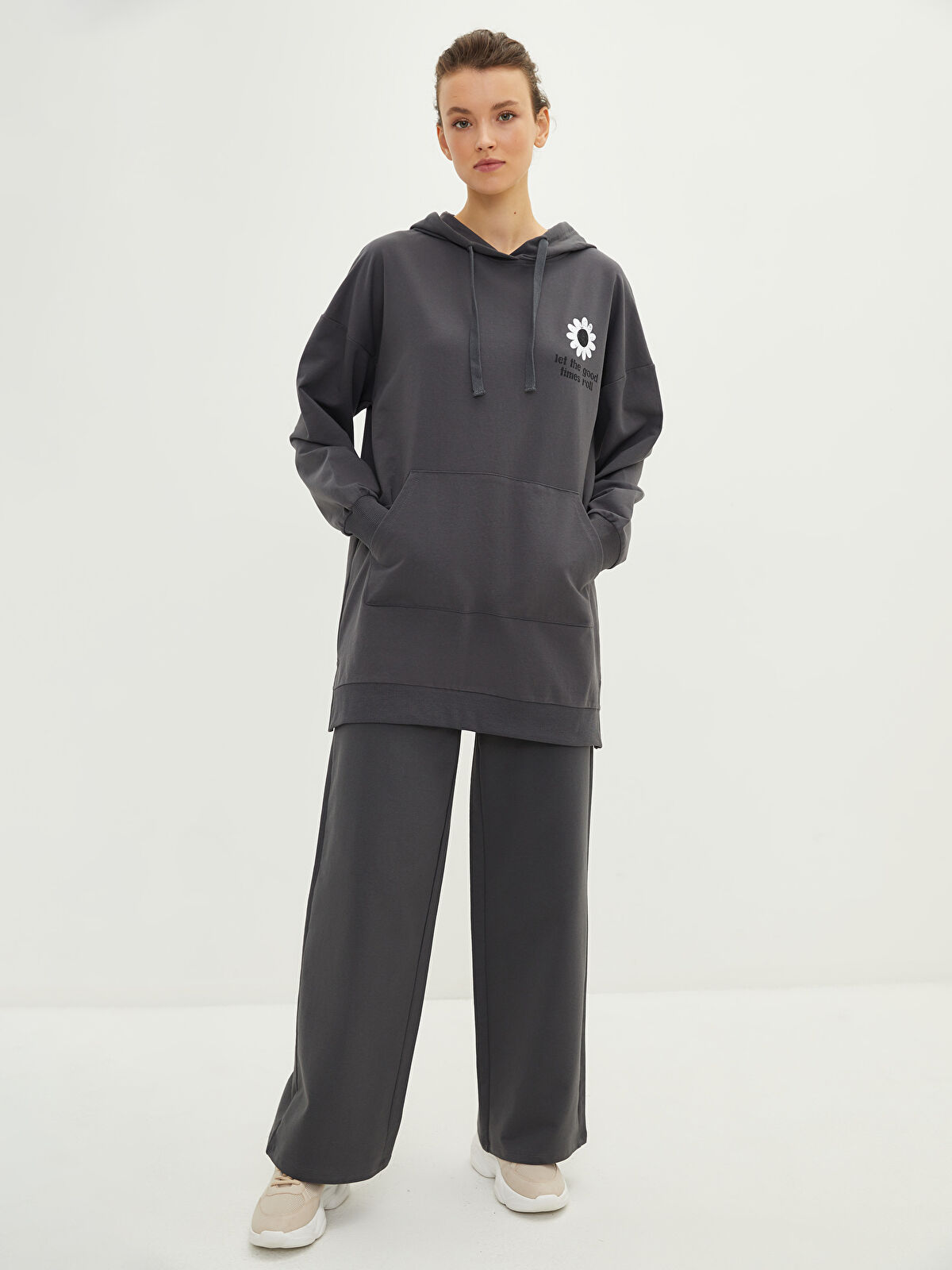 MODEST Beli Lastikli Düz Cep Detaylı Geniş Paça Kadın Eşofman Altı