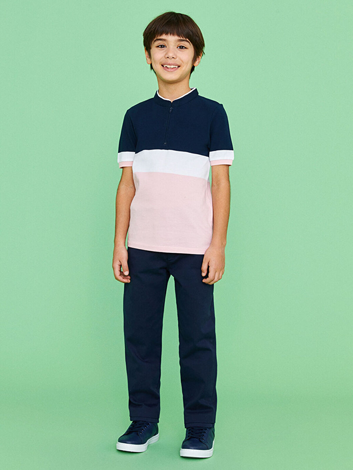 Hakim Yaka Renk Bloklu Kısa Kollu Erkek Çocuk Tişört