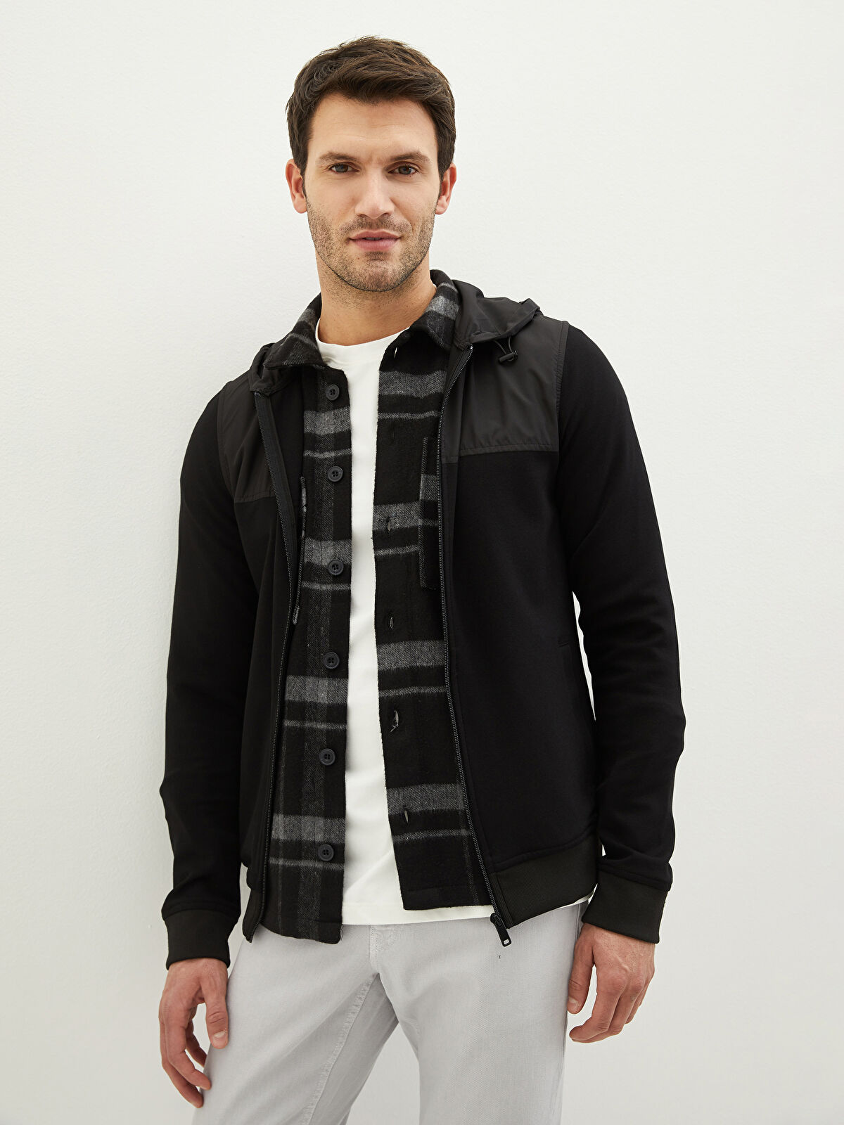 LCW VISION Slim Fit Kapüşonlu Uzun Kollu Erkek Spor Hırka LCW VISION Slim Fit Kapüşonlu Uzun Kollu Erkek Spor Hırka