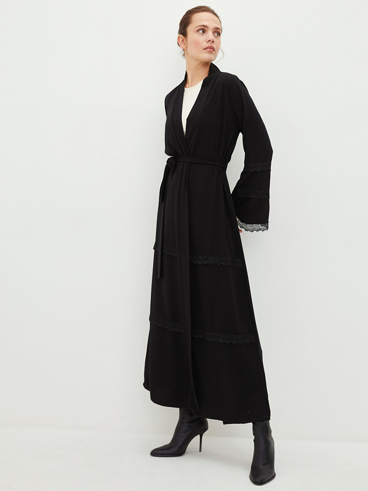 MODEST Şal Yaka Nakışlı Bağlama Detaylı Uzun Kollu Kadın Kimono