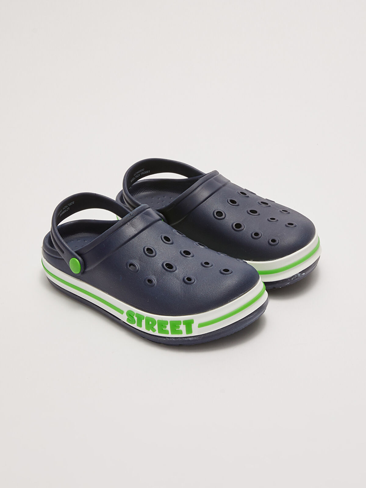 Delikli Erkek Çocuk Plaj Sandaleti