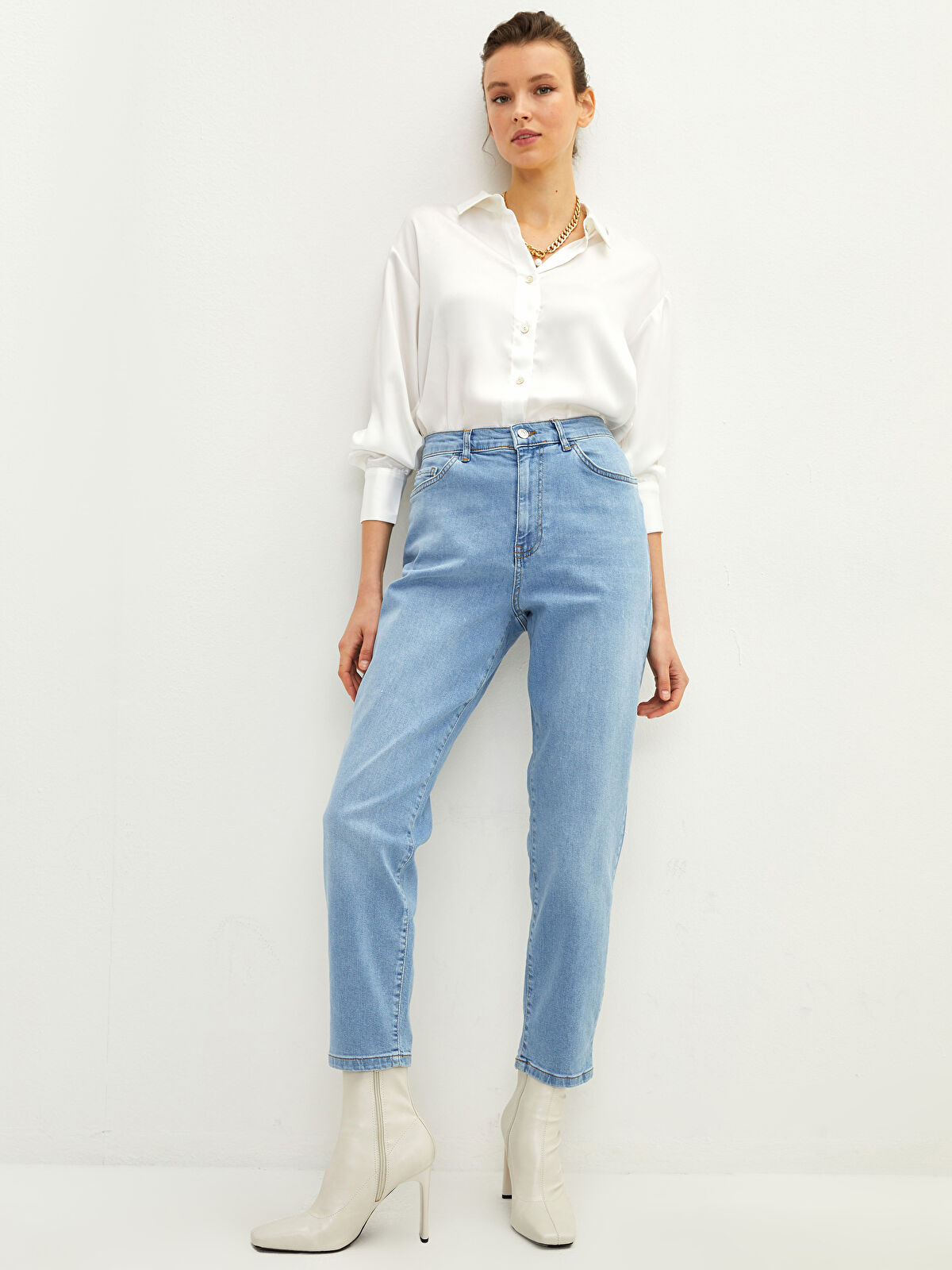 LCW CLASSIC Standart Fit Cep Detaylı Düz Kadın Rodeo Jean Pantolon