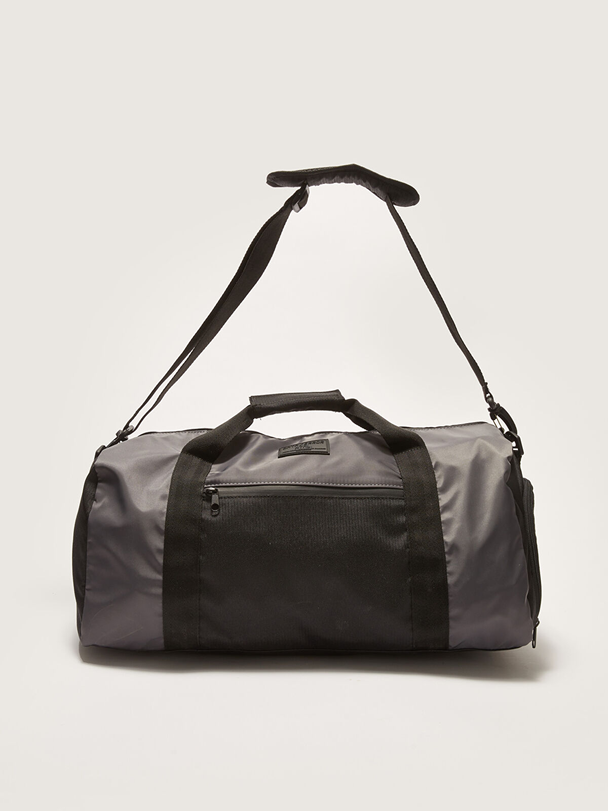 Etiket Baskılı Erkek Spor Çantası