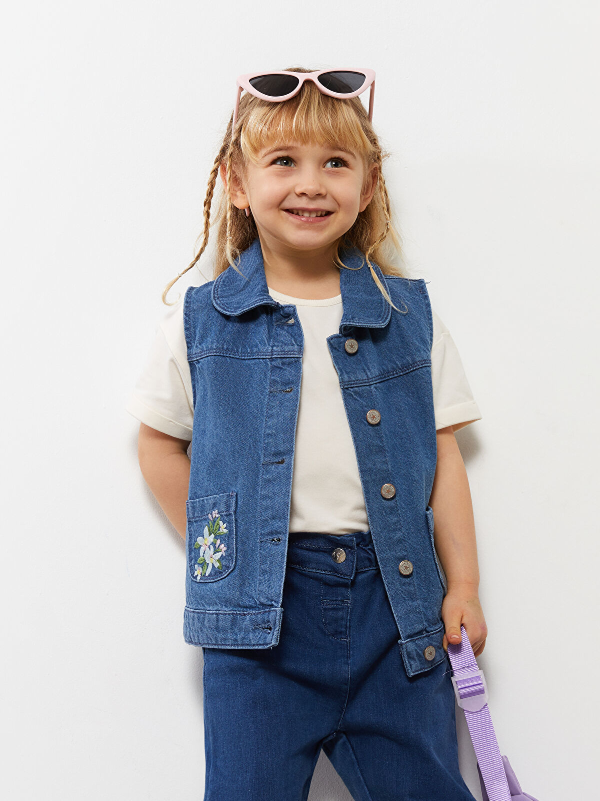 Bebe Yaka Nakış Detaylı Pamuklu Kız Bebek Jean Yelek Bebe Yaka Nakış Detaylı Pamuklu Kız Bebek Jean Yelek