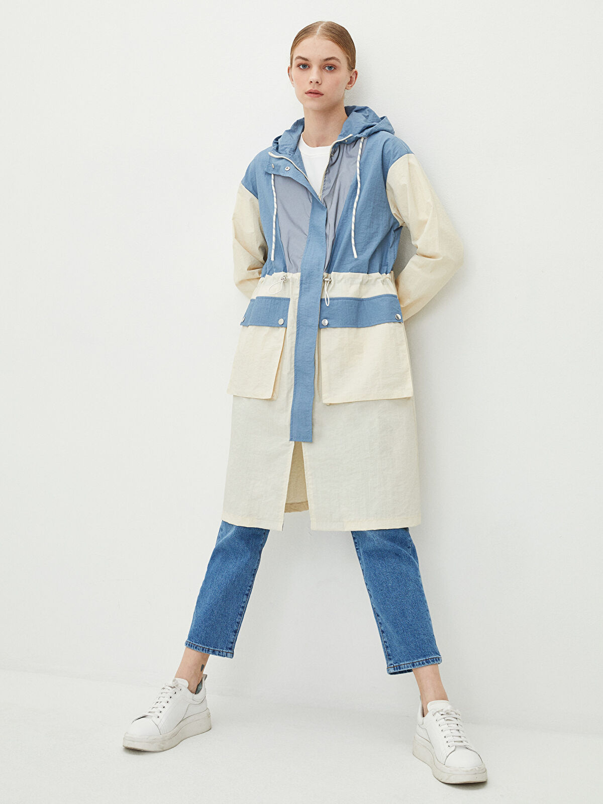 MODEST Kapüşonlu Renk Bloklu Uzun Kollu Kadın Mont