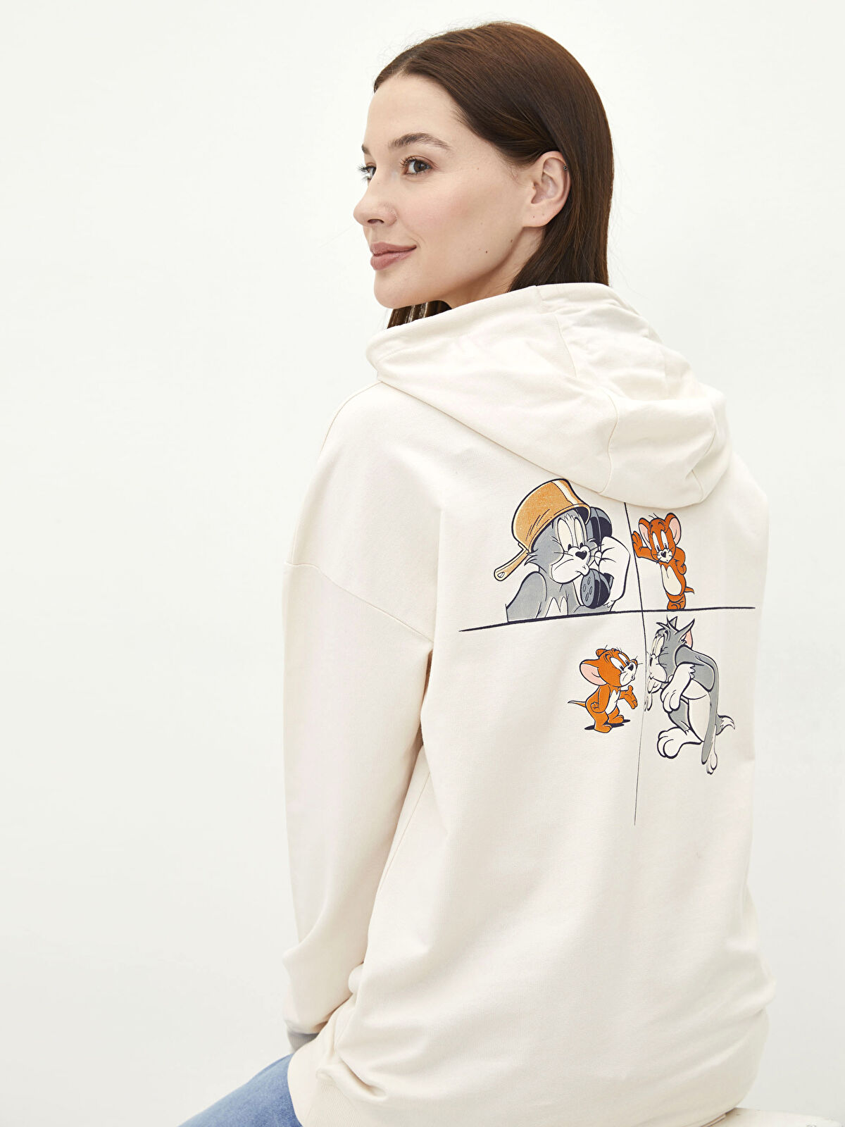 MODEST Kapüşonlu Tom&Jerry Baskılı Uzun Kollu Oversize Kadın Sweatshirt Tunik MODEST Kapüşonlu Tom&Jerry Baskılı Uzun Kollu Oversize Kadın Sweatshirt Tunik