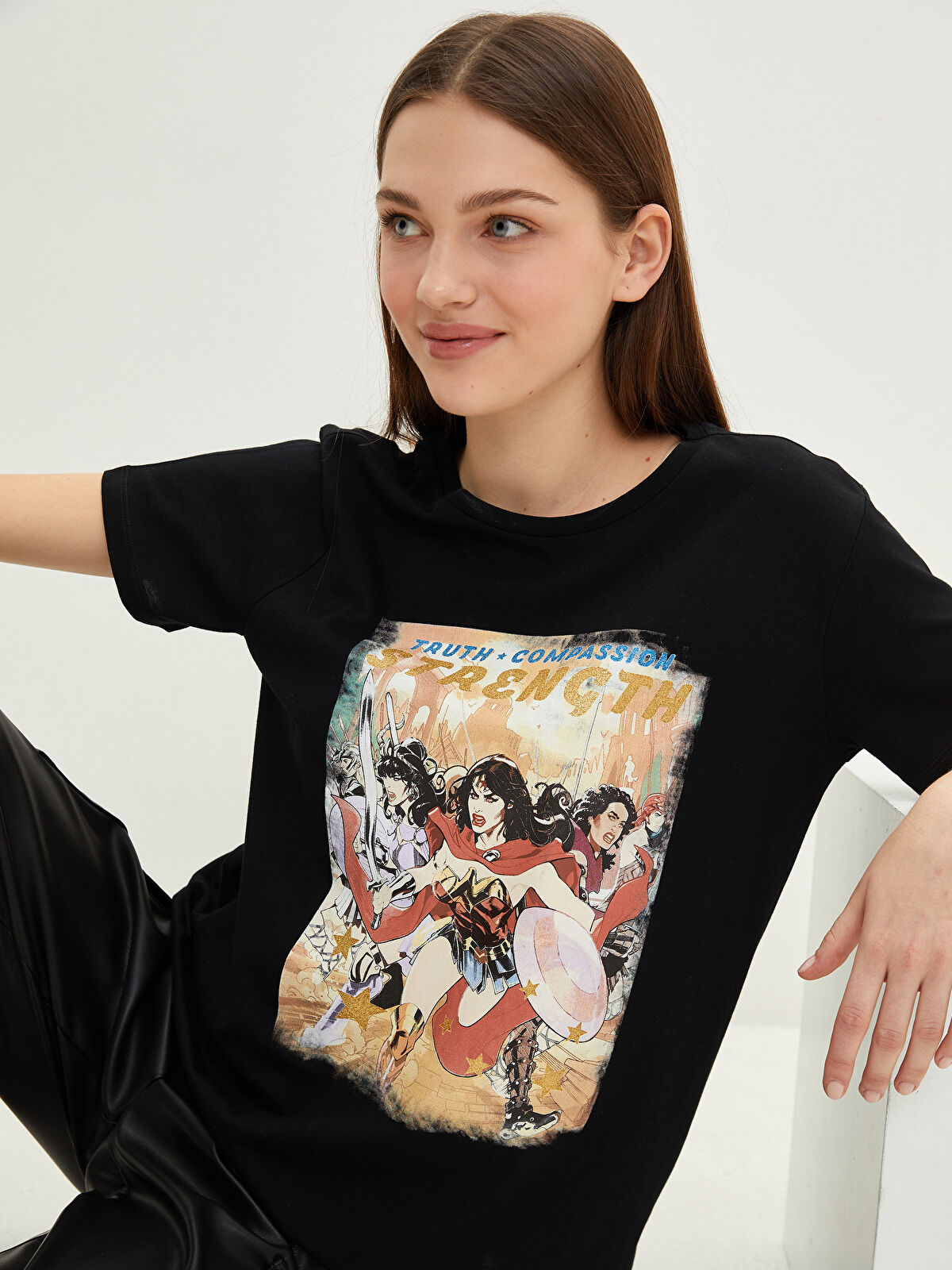 LCW CASUAL Bisiklet Yaka Wonder Woman Baskılı Kısa Kollu Pamuklu Kadın Tişört LCW CASUAL Bisiklet Yaka Wonder Woman Baskılı Kısa Kollu Pamuklu Kadın Tişört