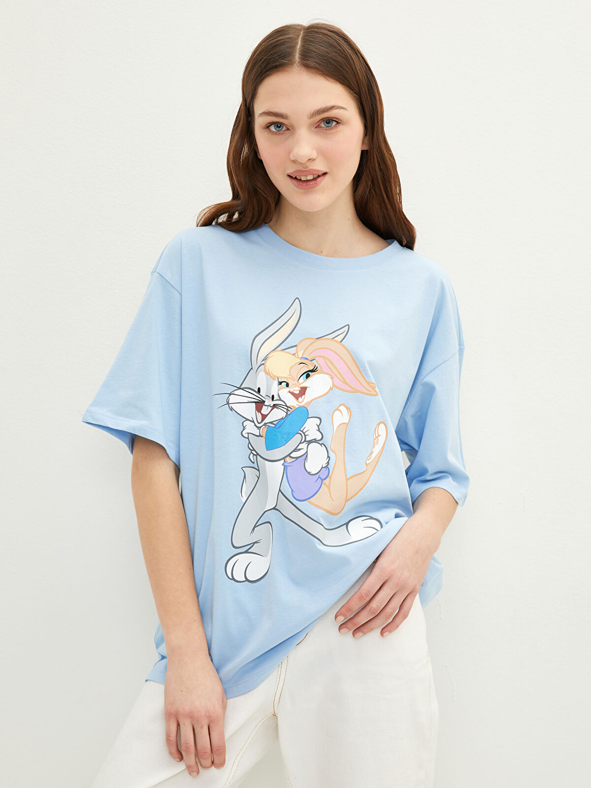 LCW CASUAL Bisiklet Yaka Bugs Bunny Baskılı Kısa Kollu Pamuklu Kadın Tişört