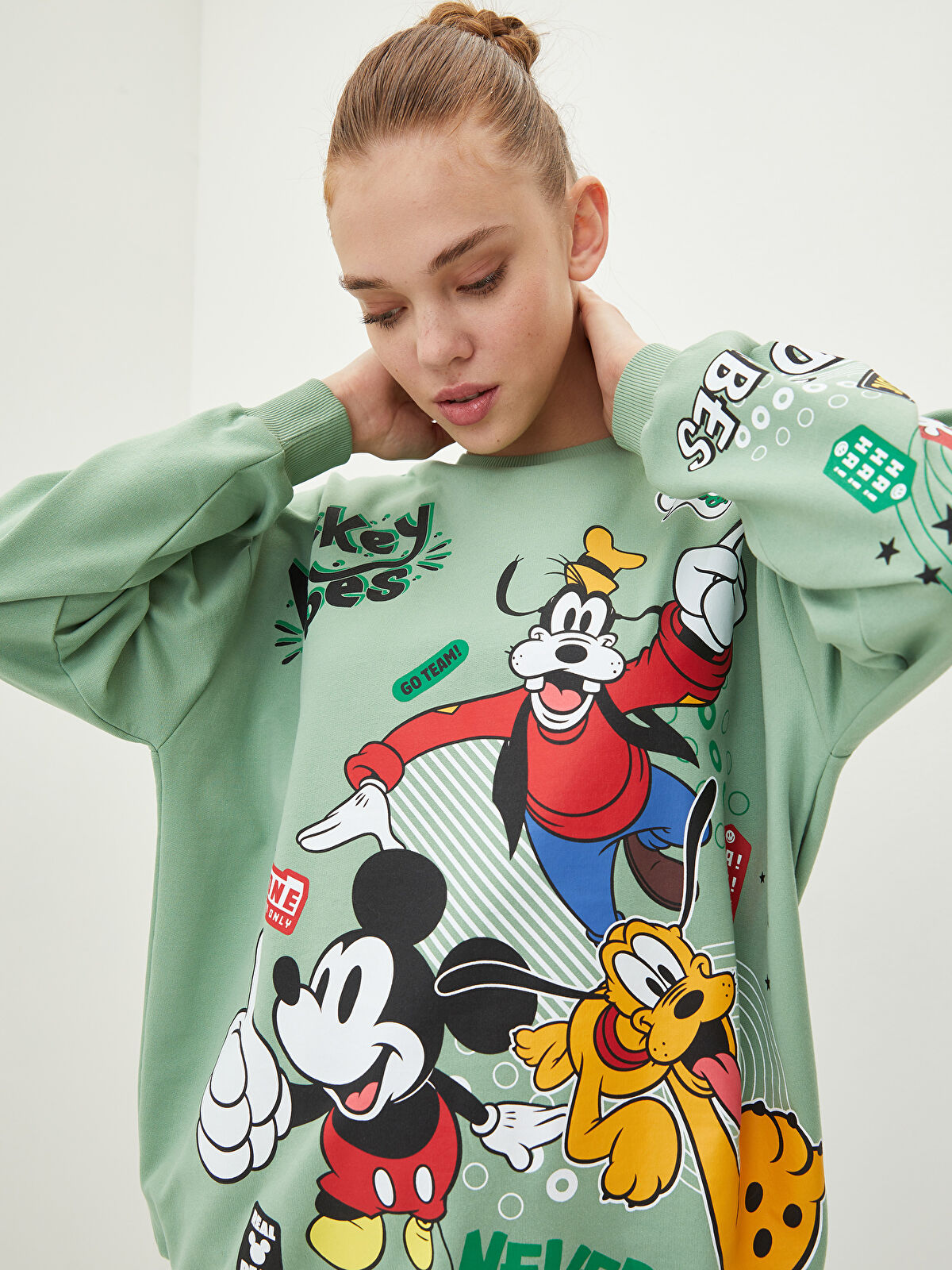 LCW CASUAL Bisiklet Yaka Mickey Mouse Baskılı Uzun Kollu Oversize Kadın Sweatshirt