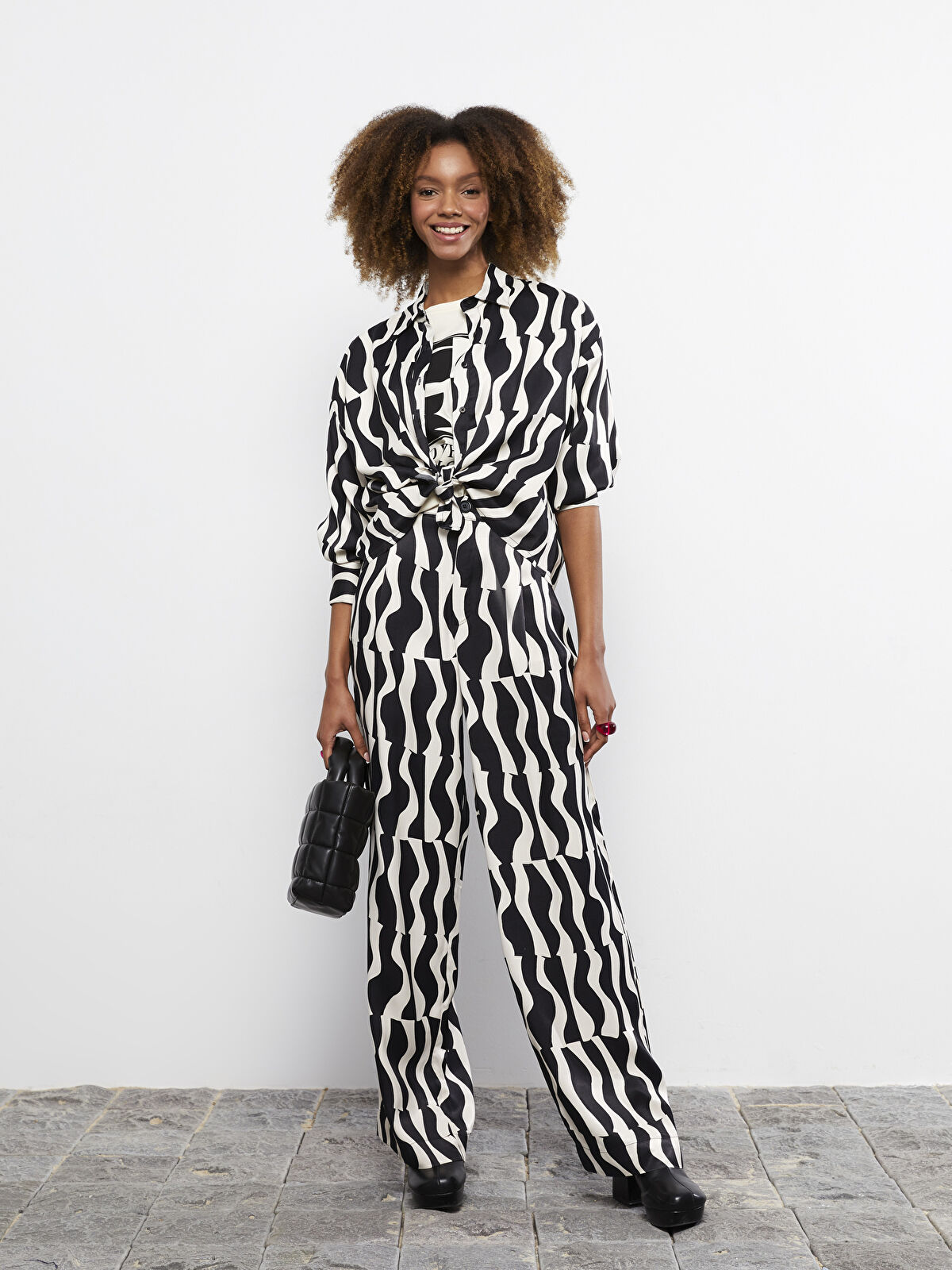 LCW CASUAL Önden Düğme Kapamalı Desenli Uzun Kollu Saten Kadın Gömlek