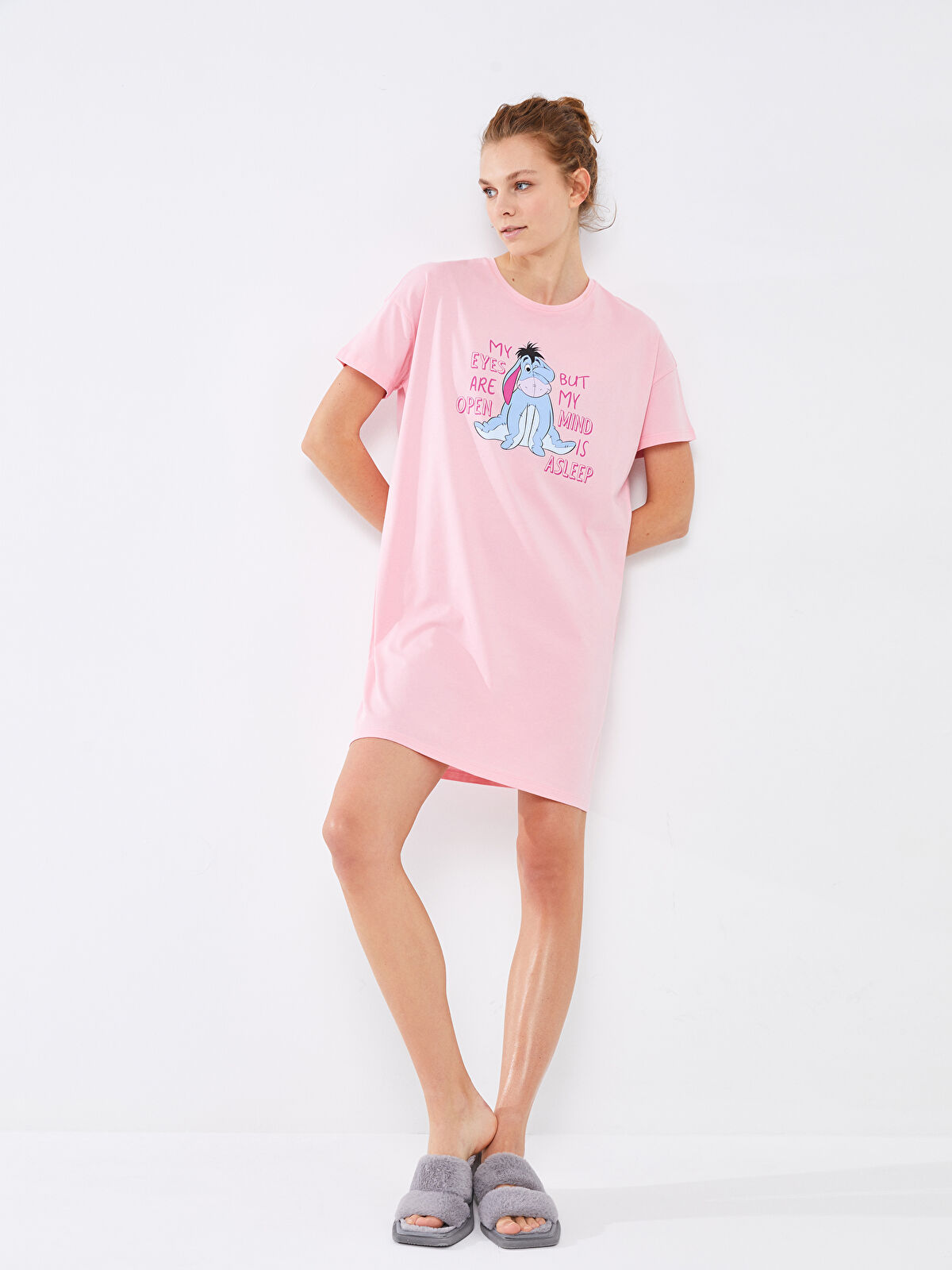 LCW DREAM Bisiklet Yaka Winnie the Pooh Baskılı Kısa Kollu Kadın Gecelik