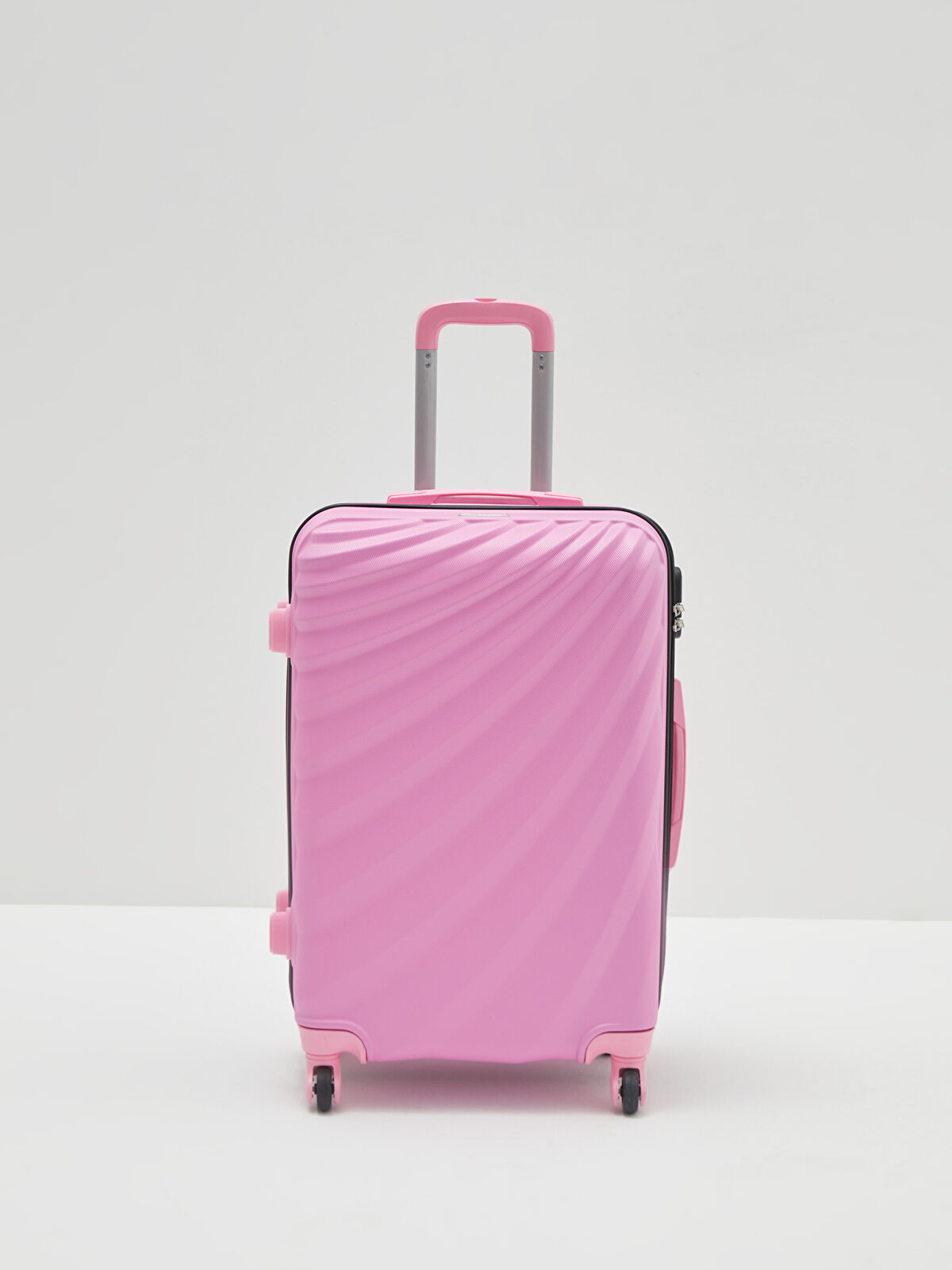 Orta Boy Çekme Mekanizmalı Valiz