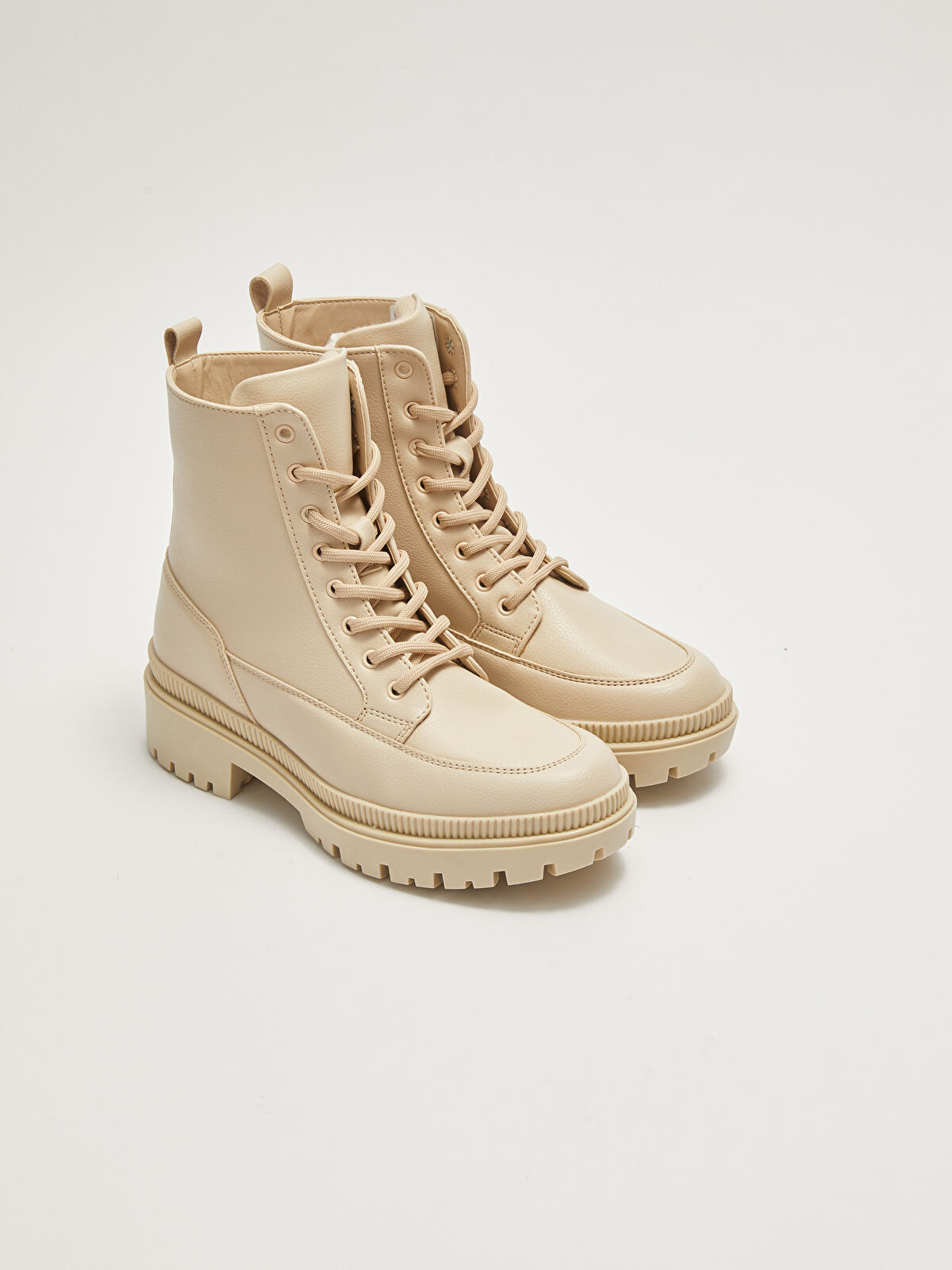 Deri Görünümlü Bağcıklı Kalın Taban Kadın Bot