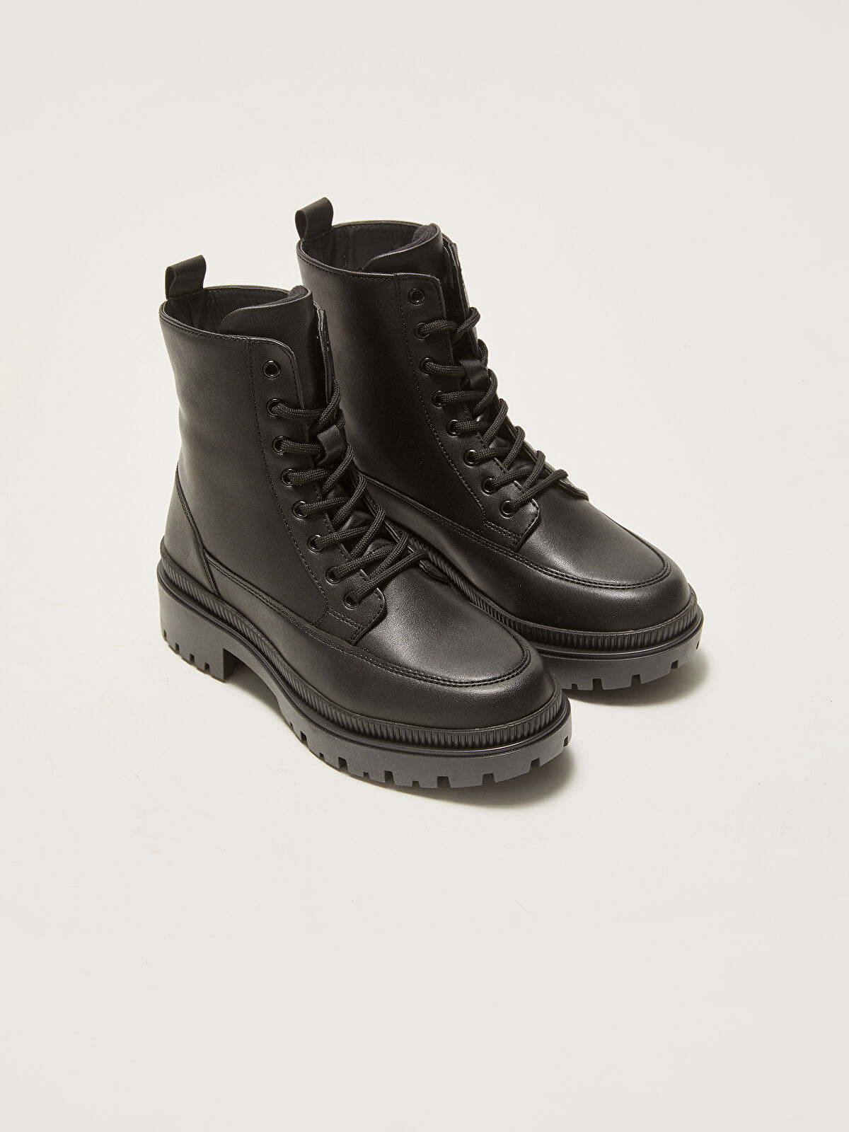 Deri Görünümlü Bağcıklı Kalın Taban Kadın Bot